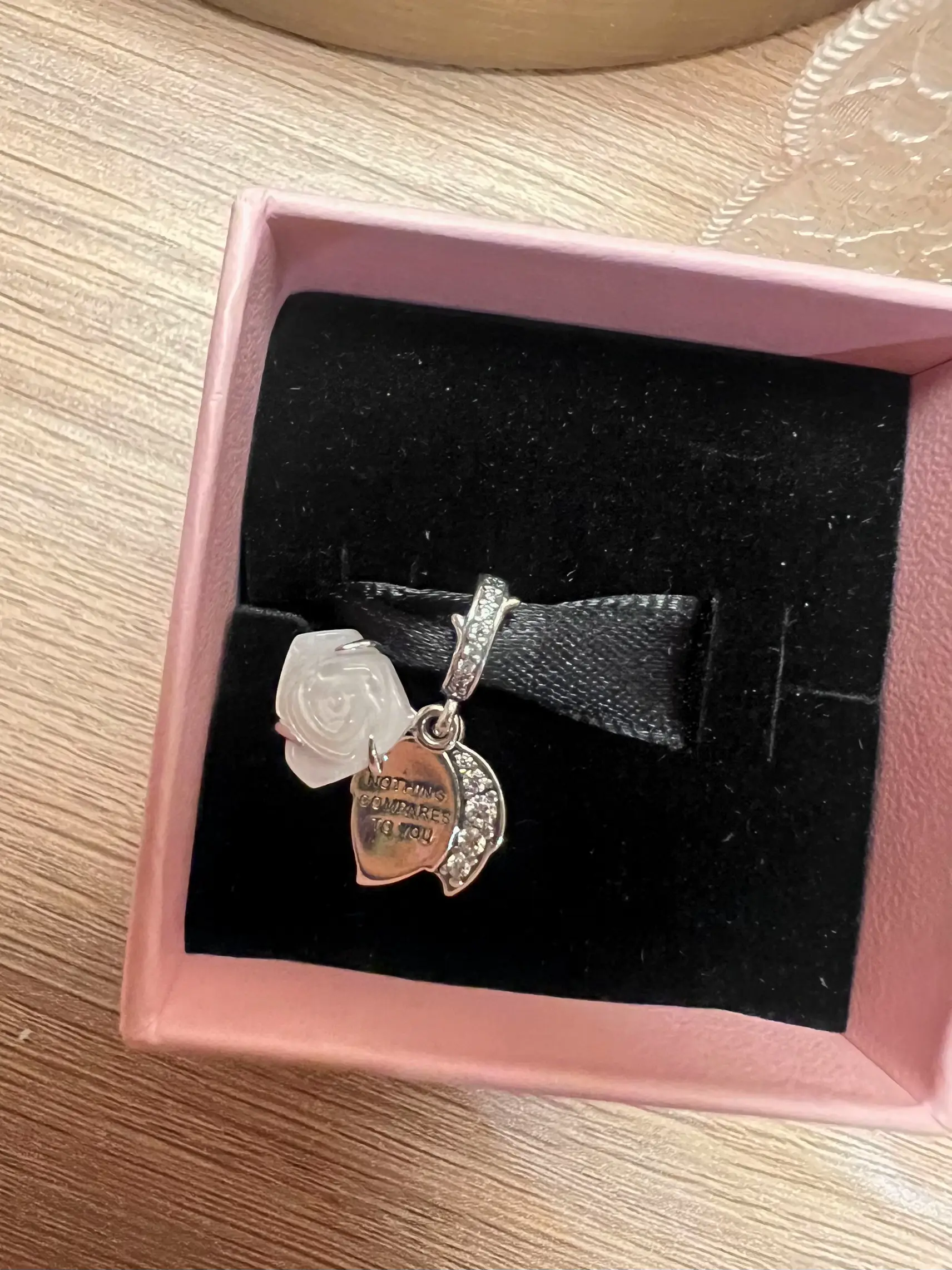 เปิดถุง Red Velvet x PANDORA คอลใหม่ล่าสุด | แกลเลอรีที่โพสต์โดย ︎ ...