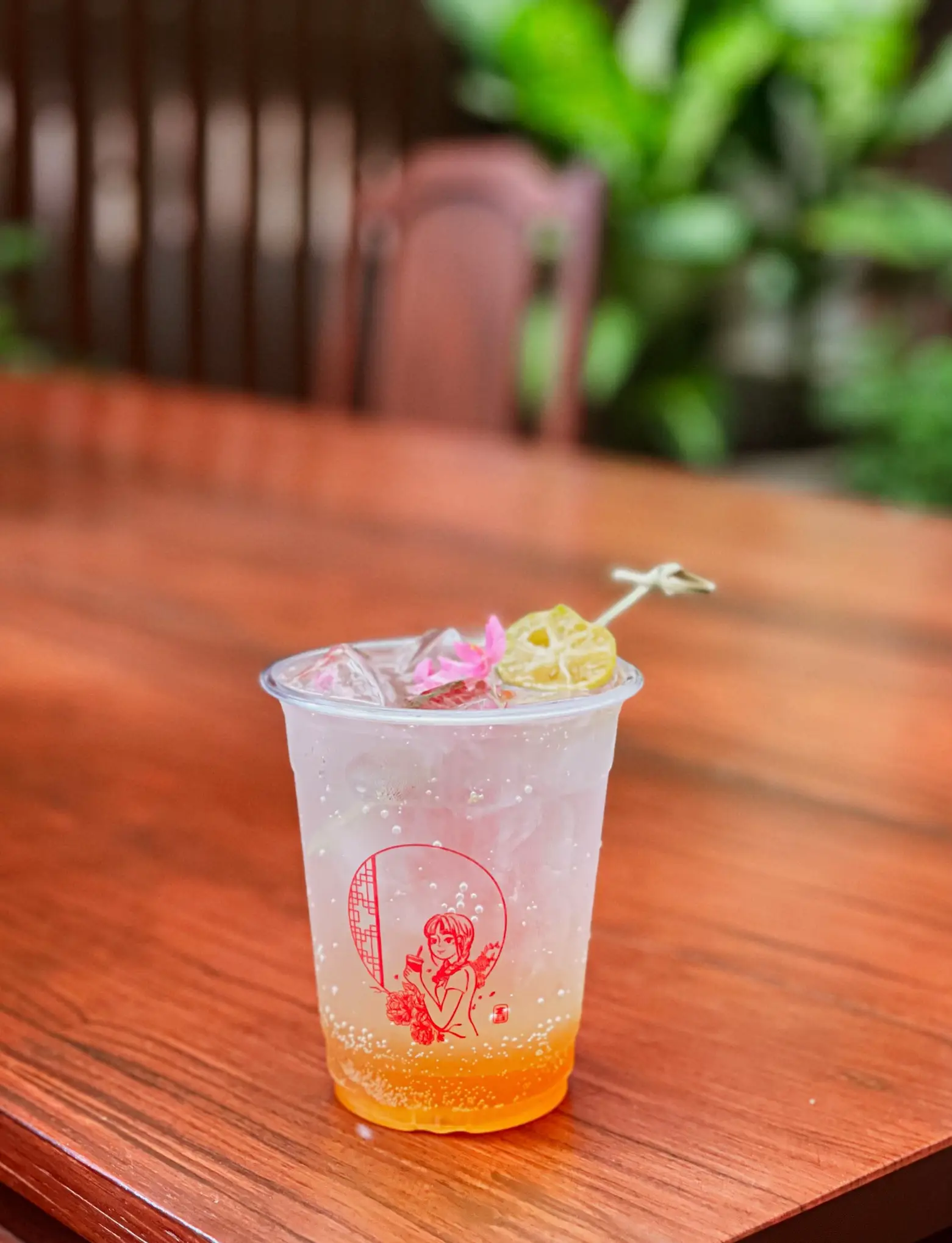 XIN COFFEE AND CO. คาเฟ่สไตล์จีนโมเดิร์นสีแดงโดดเด่น พัทยา | แกลเลอรีที่โพสต์โดย Rattomarty | Lemon8