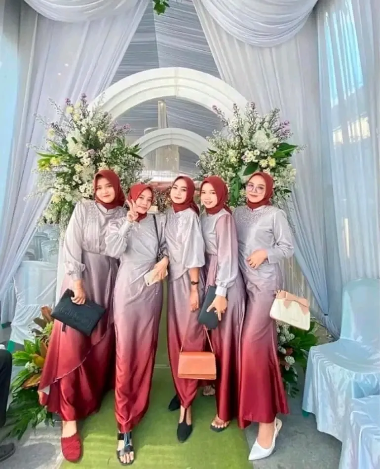 𝐈𝐧𝐬𝐩𝐢𝐫𝐚𝐬𝐢 𝐦𝐨𝐝𝐞𝐥 𝐝𝐫𝐞𝐬𝐬 𝐛𝐫𝐢𝐝𝐞𝐬𝐦𝐚𝐢𝐝𝐬 𝐠𝐫𝐚𝐝𝐚𝐬𝐢 𝐰𝐚𝐫𝐧𝐚 🤍 | Galeri diposting ...