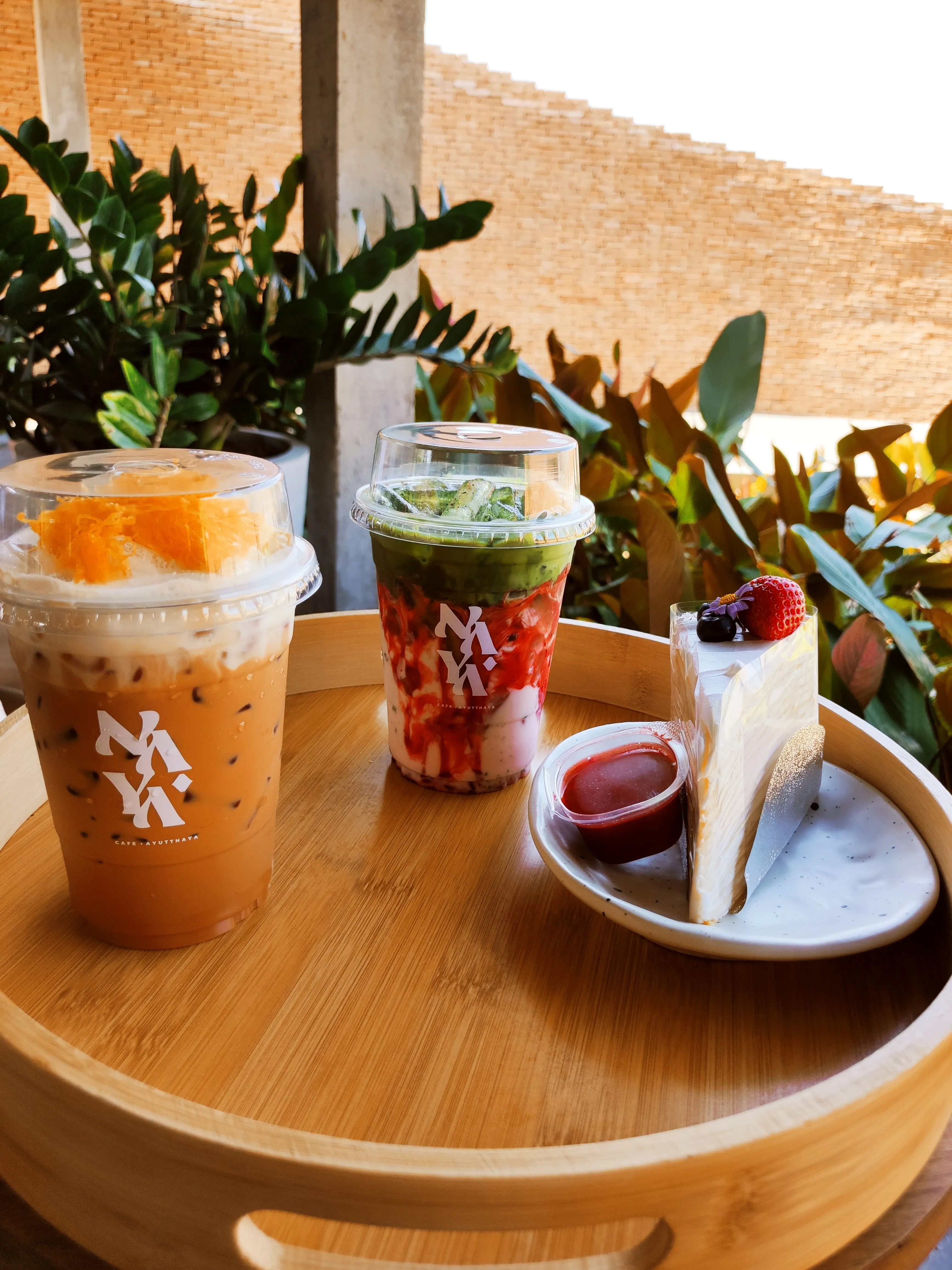 แวะถ่ายรูป คาเฟ่อยุธยา | แกลเลอรีที่โพสต์โดย ม่ะหมิว' aloha | Lemon8