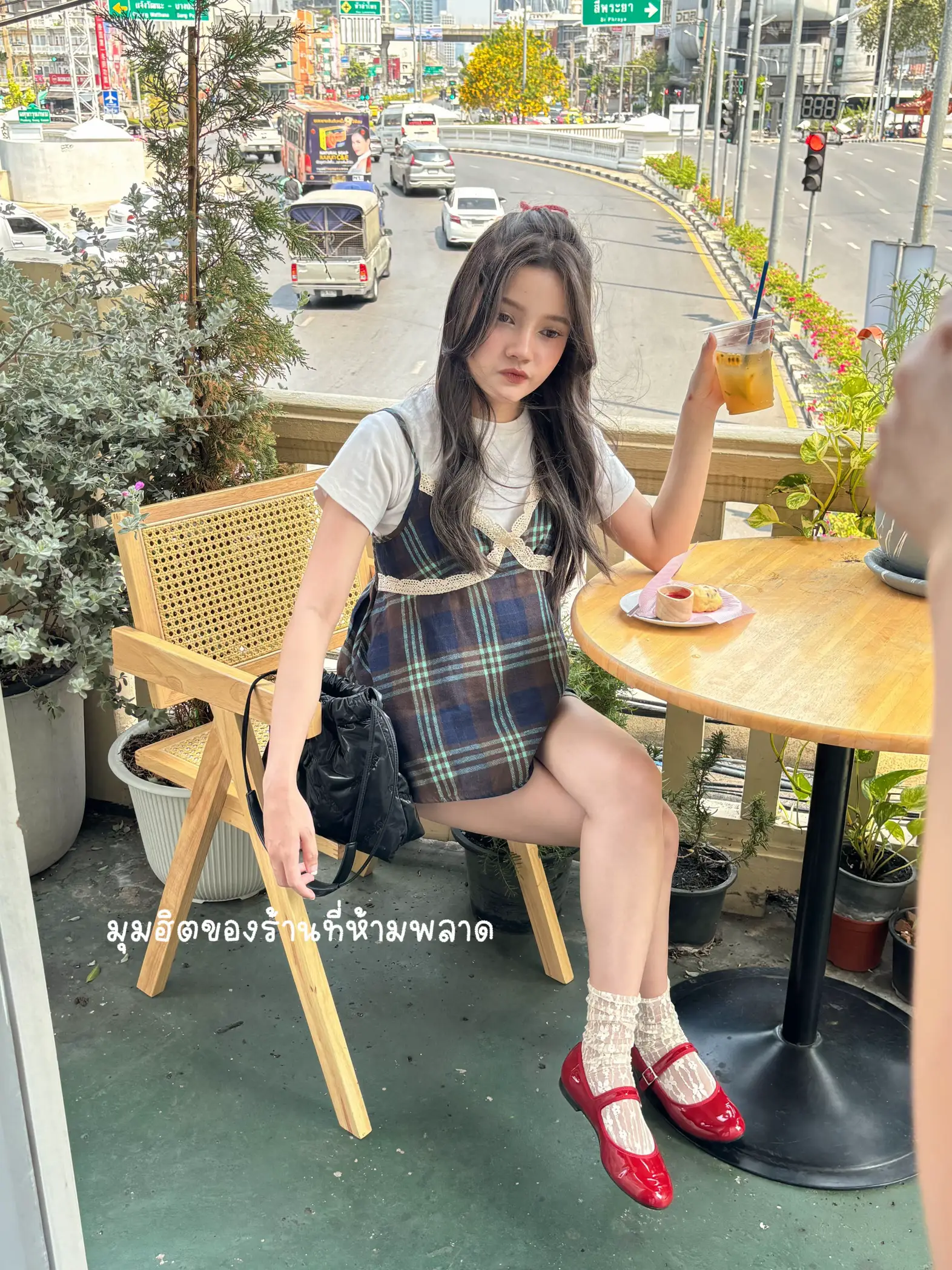 🪞Maithe cafe คาเฟ่ย่านหัวลำโพง ที่มีมุมถ่ายรูปล้านมุม📸 | แกลเลอรีที่โพสต์โดย Paripin | Lemon8