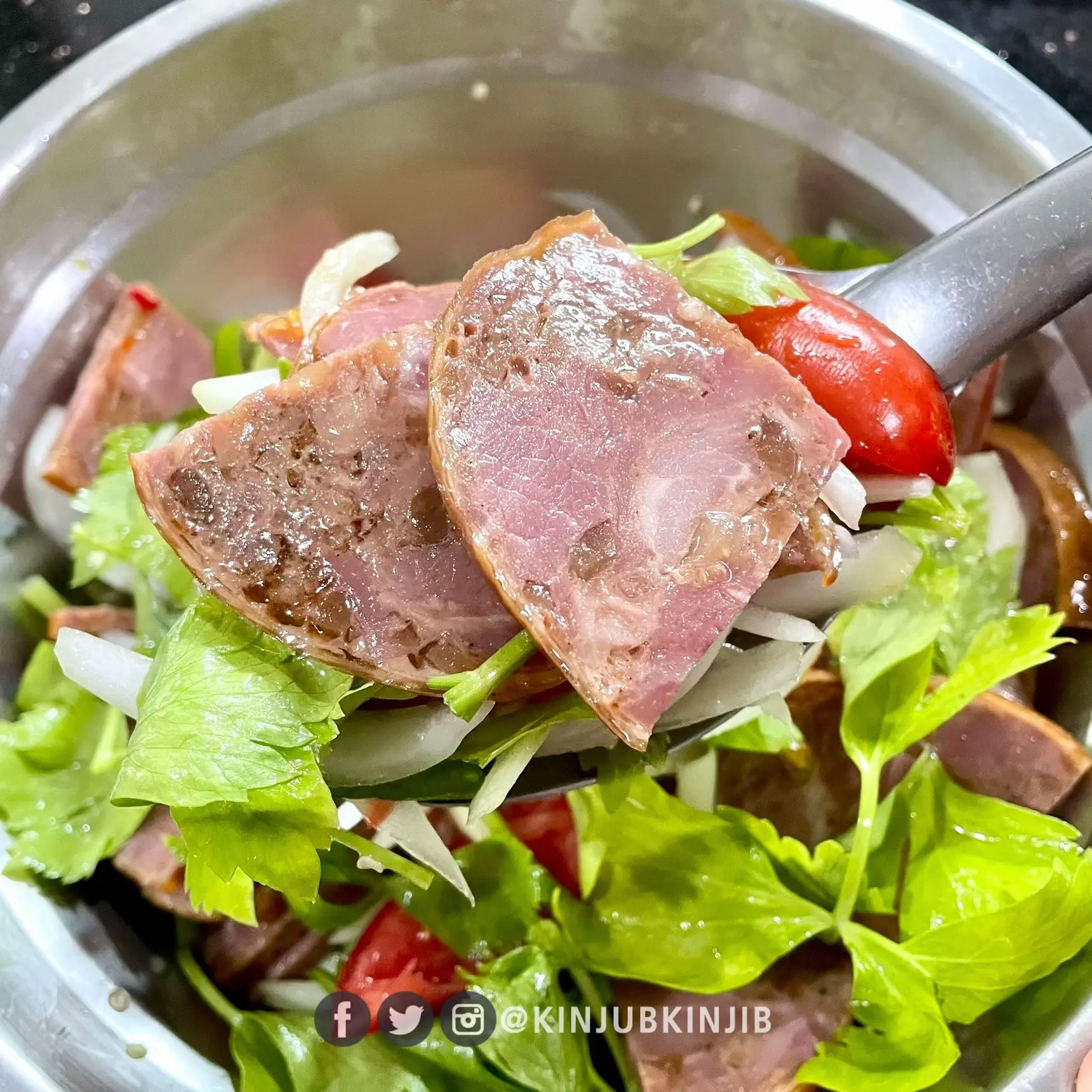 ยำขาหมูยัดไส้ เมนูกับแกล้มชั้นดีฉลองปีใหม่ | แกลเลอรีที่โพสต์โดย kinjubkinjib | Lemon8