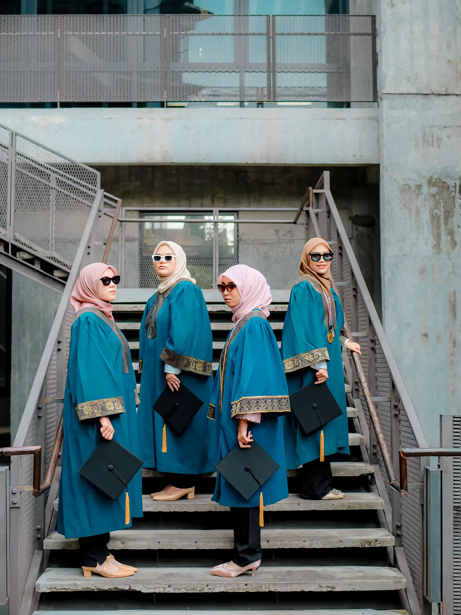 Pre Convo Pose Idea | Galeri disiarkan oleh PreConvo Expert | Lemon8