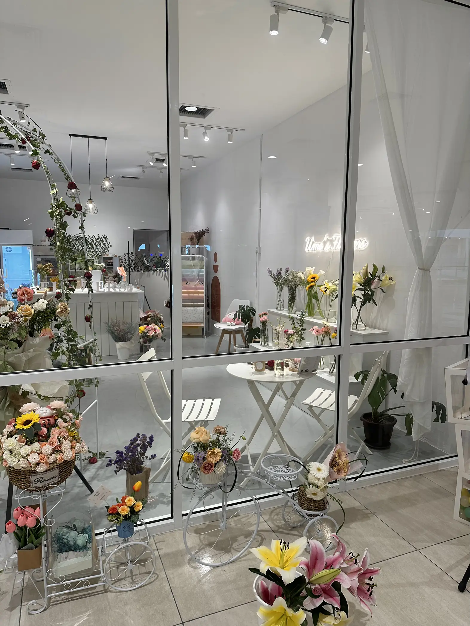 Flower Shop with Flower Teas and Pastries in Ipoh | Galeri disiarkan ...