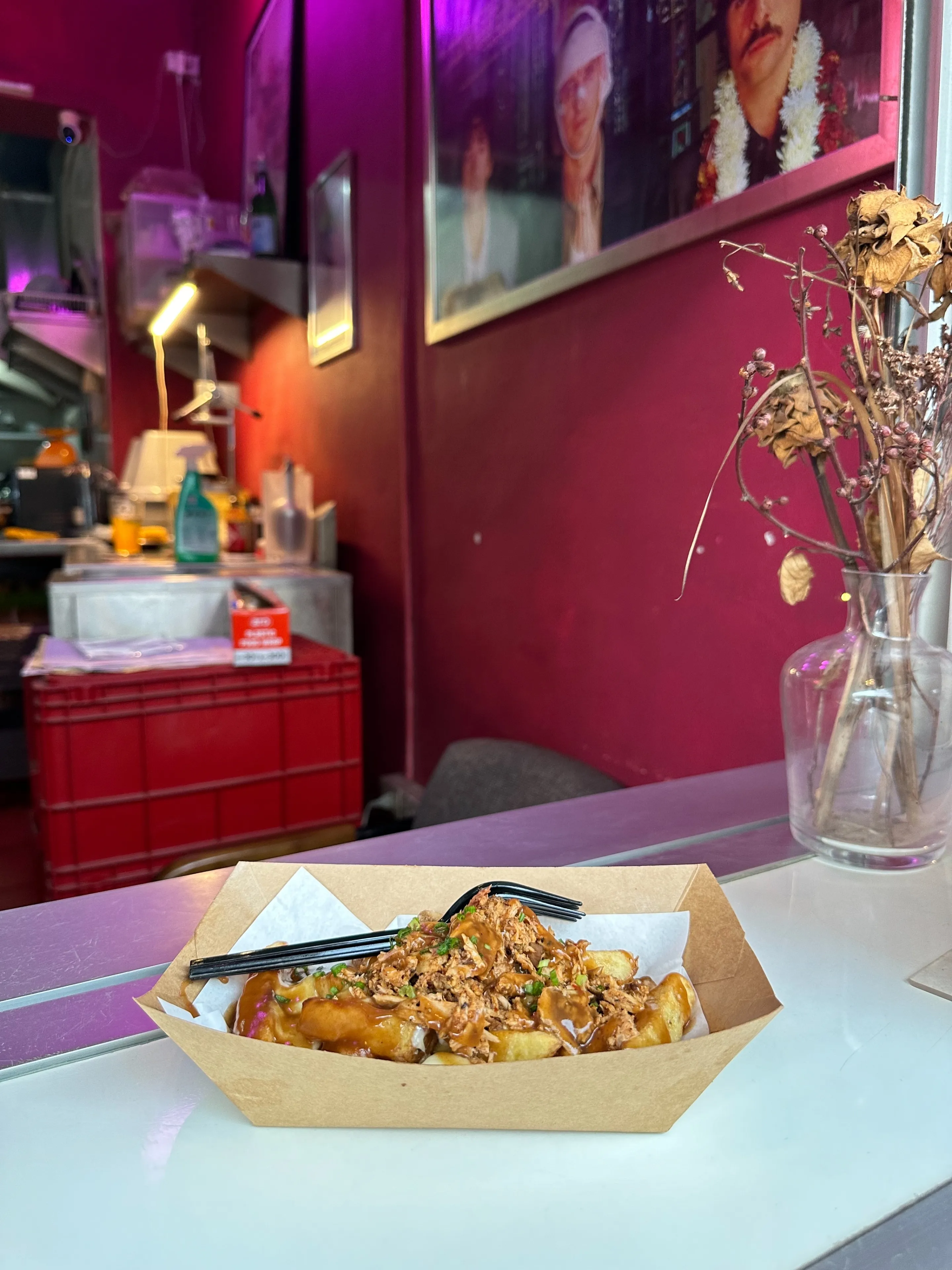 Poutine เฟรนช์ฟรายส์แคนาดา รสชาติเป็นไง? | แกลเลอรีที่โพสต์โดย กินไป ...