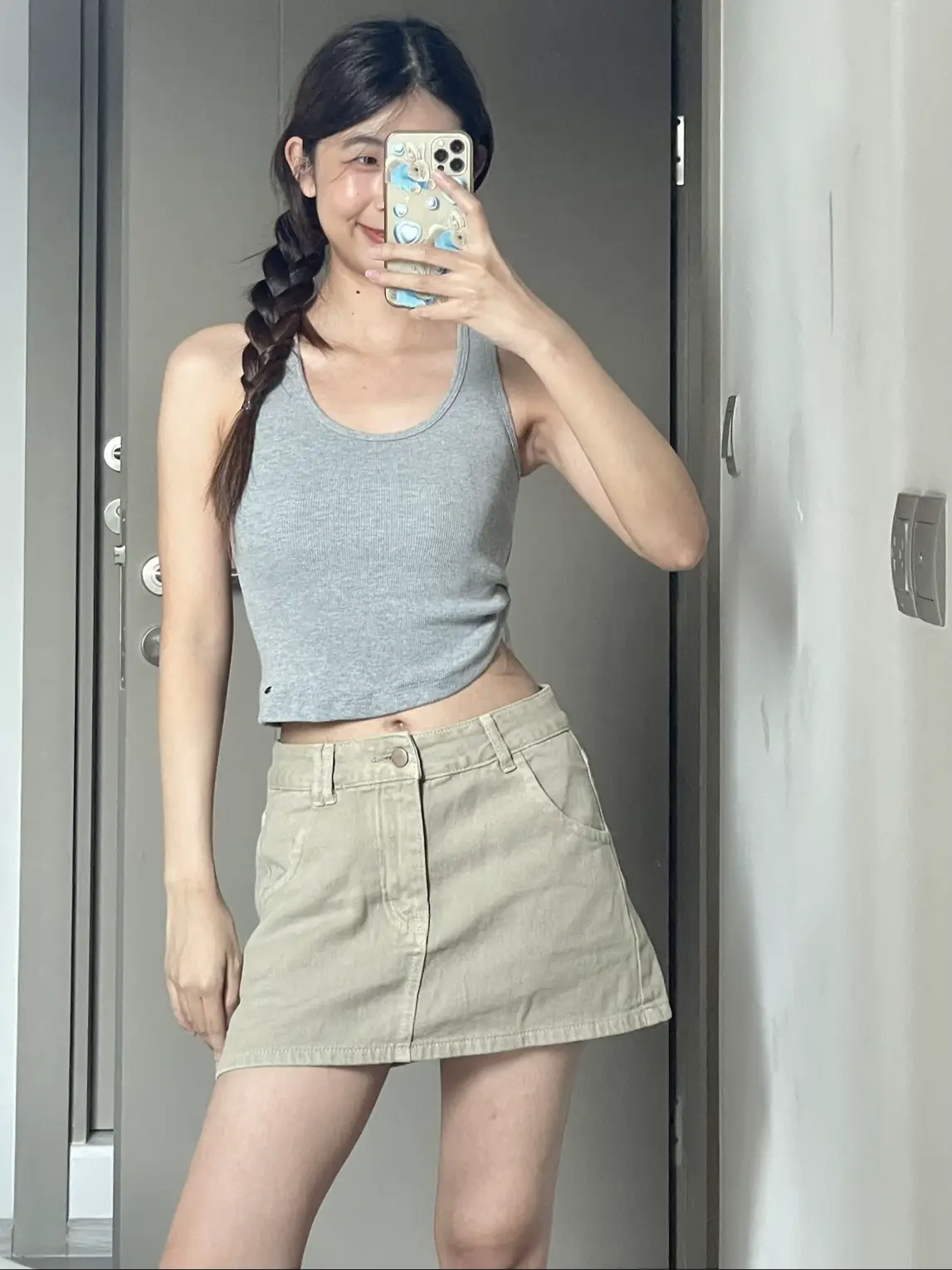 มัดรวม 5 tank top โทนเทาที่ชอบของปี 2024 🩶🐨 | แกลเลอรีที่โพสต์โดย ployrachha | Lemon8