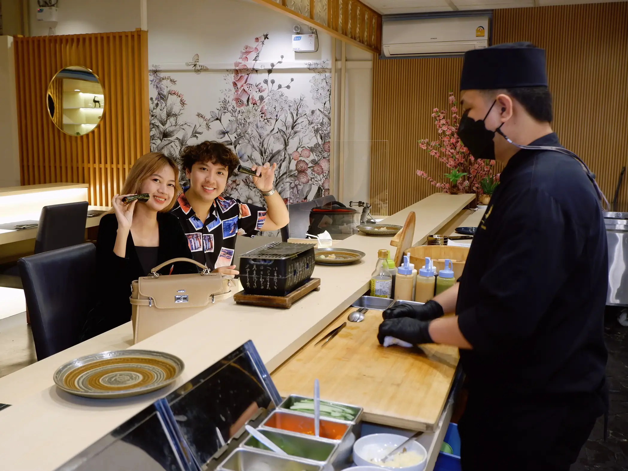 พากิน 𝑲𝑶𝑲𝑶 Hand Roll Bar แฮนด์โรลที่ได้ฟีลโอมากาเสะสุดๆ | แกลเลอรีที่ ...