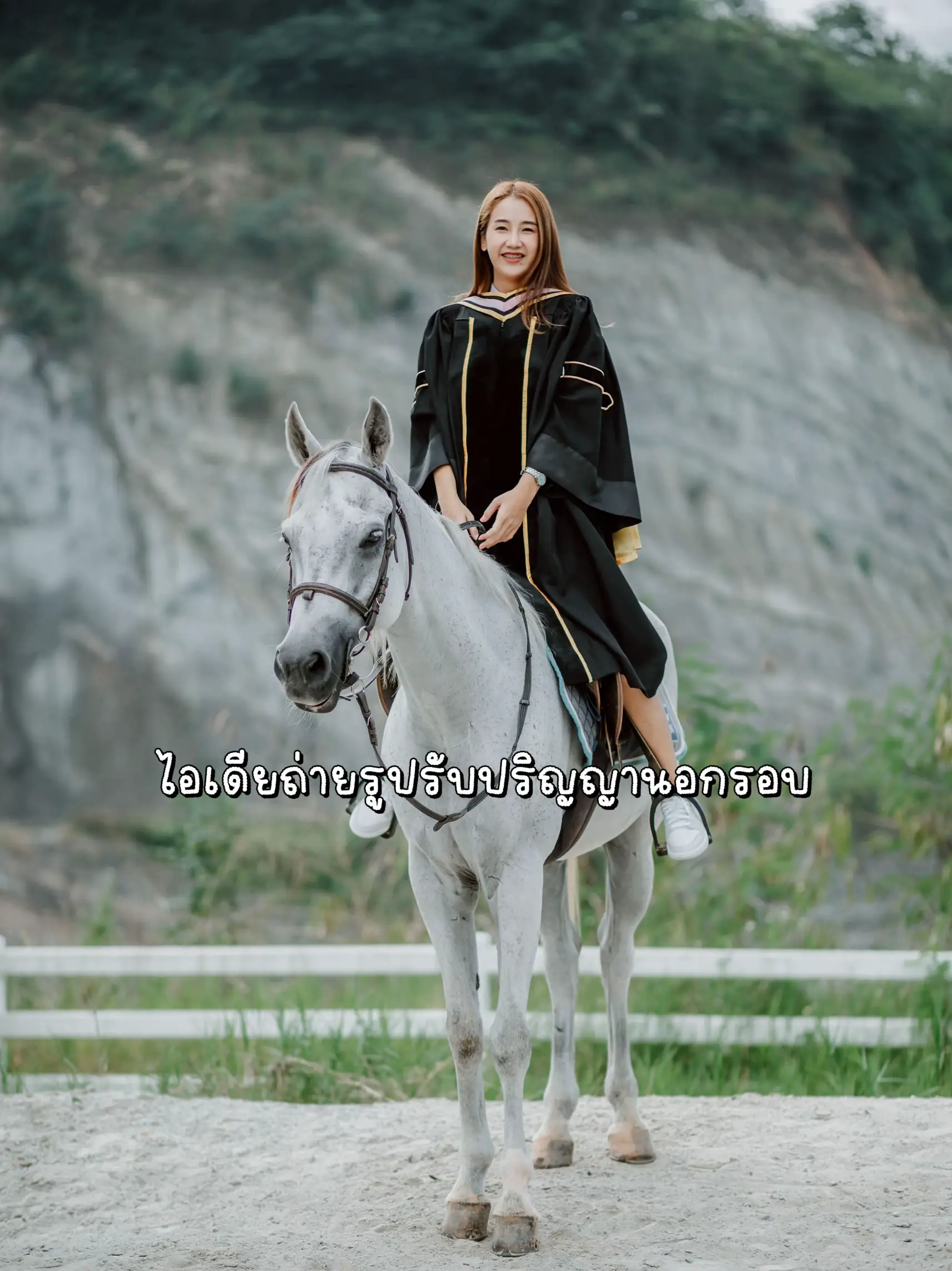 ถ่ายรูปรับปริญญานอกรอบเก๋ๆไม่เหมือนใคร | แกลเลอรีที่โพสต์โดย ns_maprang | Lemon8