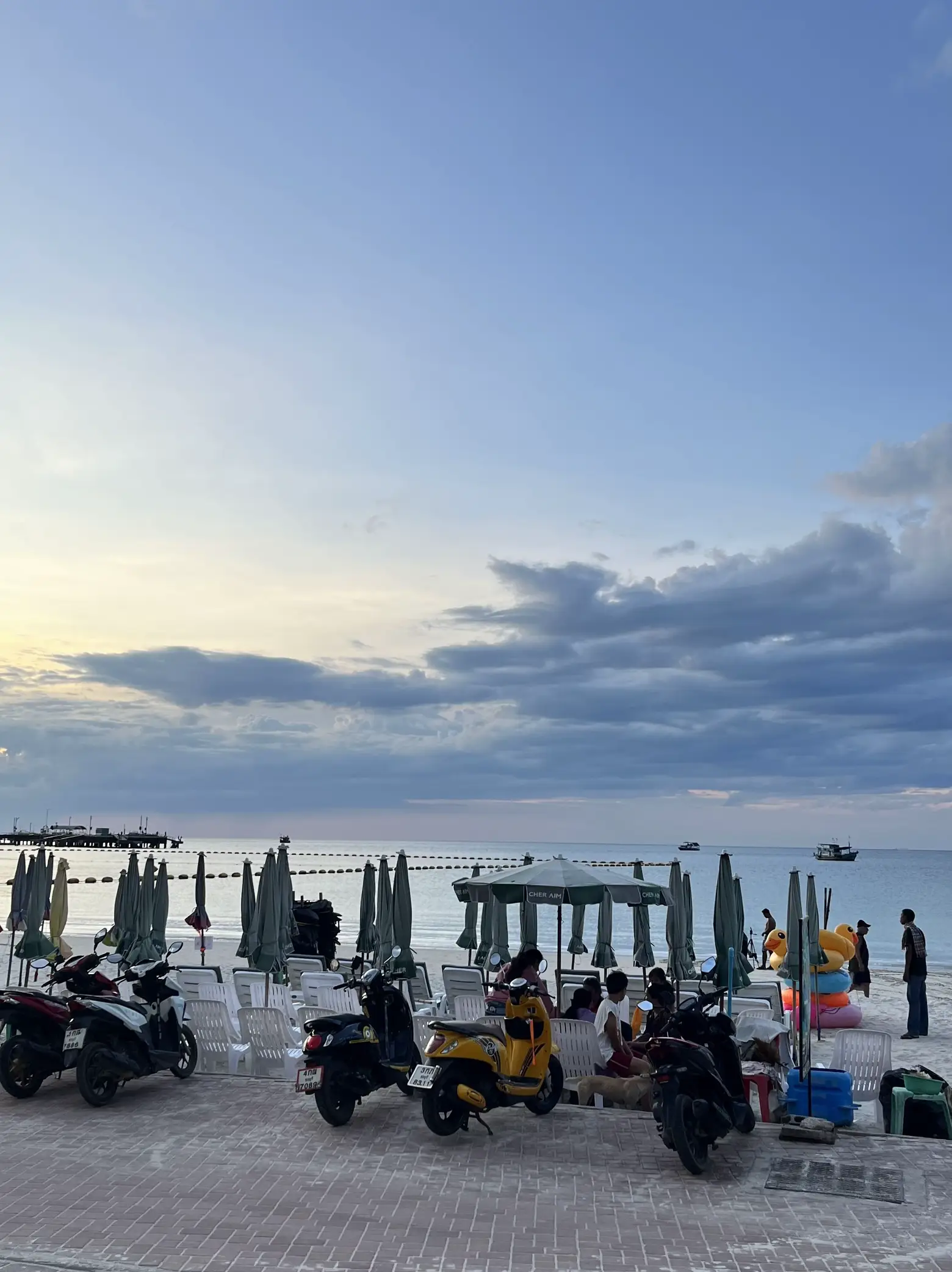 แนะนำที่พักเกาะล้านมาแรงแซงทุกโค้ง Cher-Aim Beach Front | แกลเลอรีที่โพสต์โดย Icetrip Diary | Lemon8