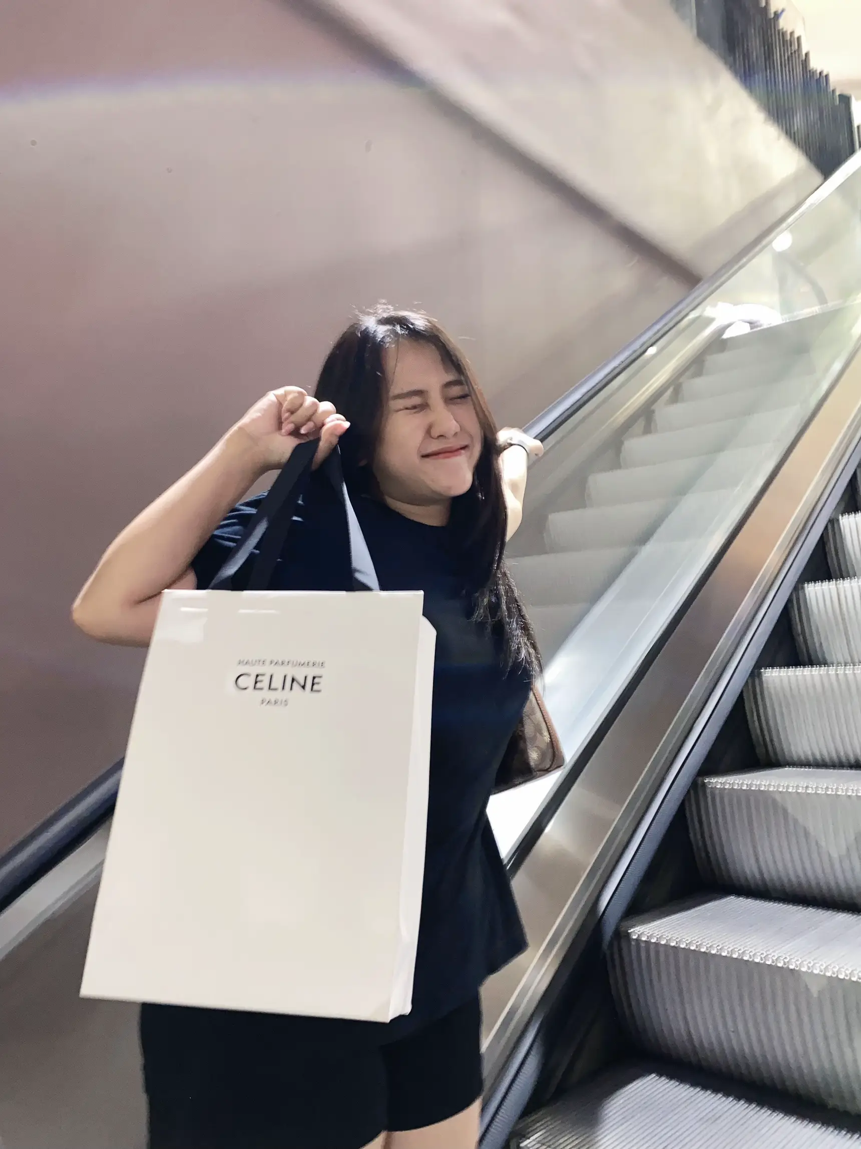 Celine กับ Ysl เลือกซื้อใบไหนก่อนดี | แกลเลอรีที่โพสต์โดย NAT 🦄 | Lemon8