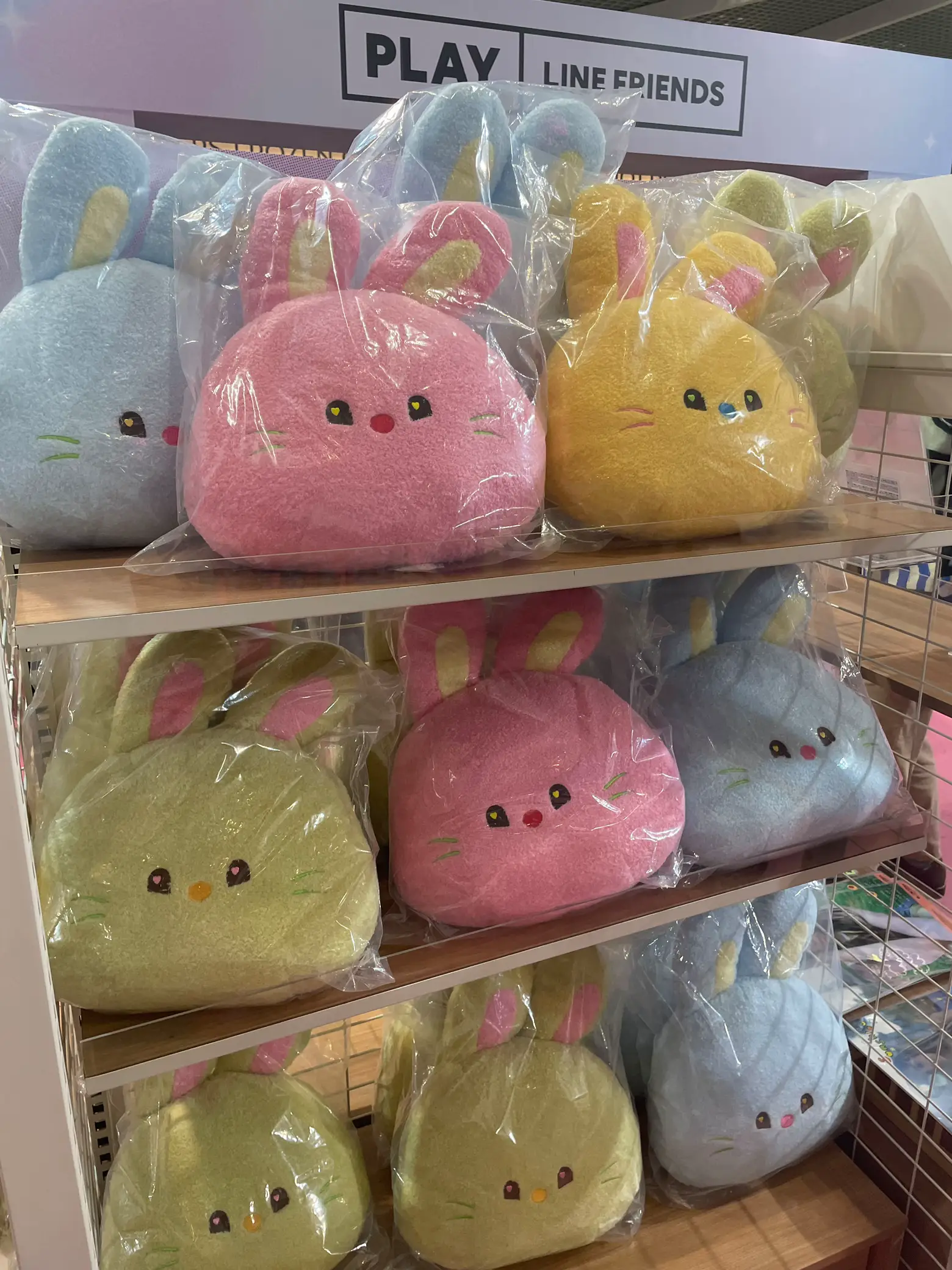 NEWJEANS x Line friends มาเปิดpop up ที่ไทย 🪩 | แกลเลอรีที่โพสต์โดย Mmintt.et | Lemon8