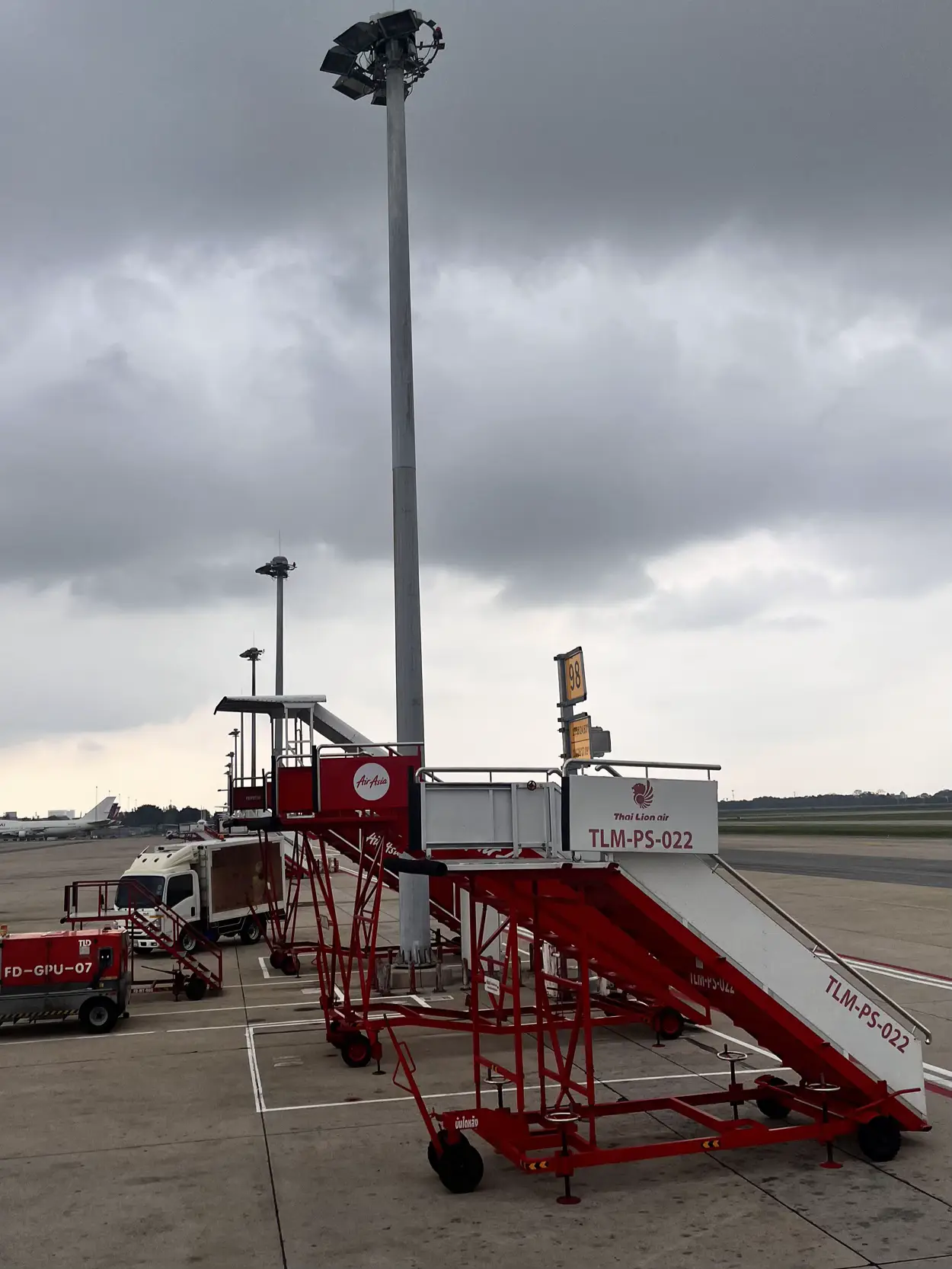 แชร์ประสบการณ์ทำงานในสนามบิน เงินเดือน25K จริงไหม? ️ | แกลเลอรีที่โพสต์โดย 𝑱𝑹(っ )っ | Lemon8