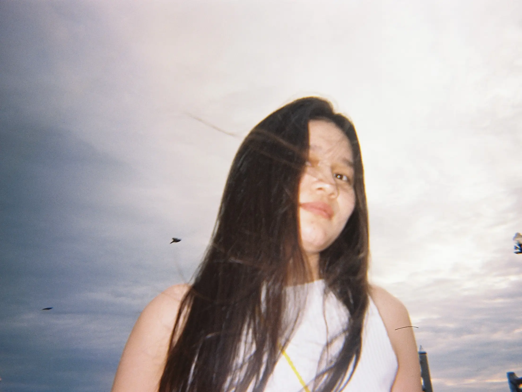 เที่ยวคาเฟ่ ถ่ายรูปเล่นด้วยกล้องฟิล์ม | แกลเลอรีที่โพสต์โดย Who is fk | Lemon8