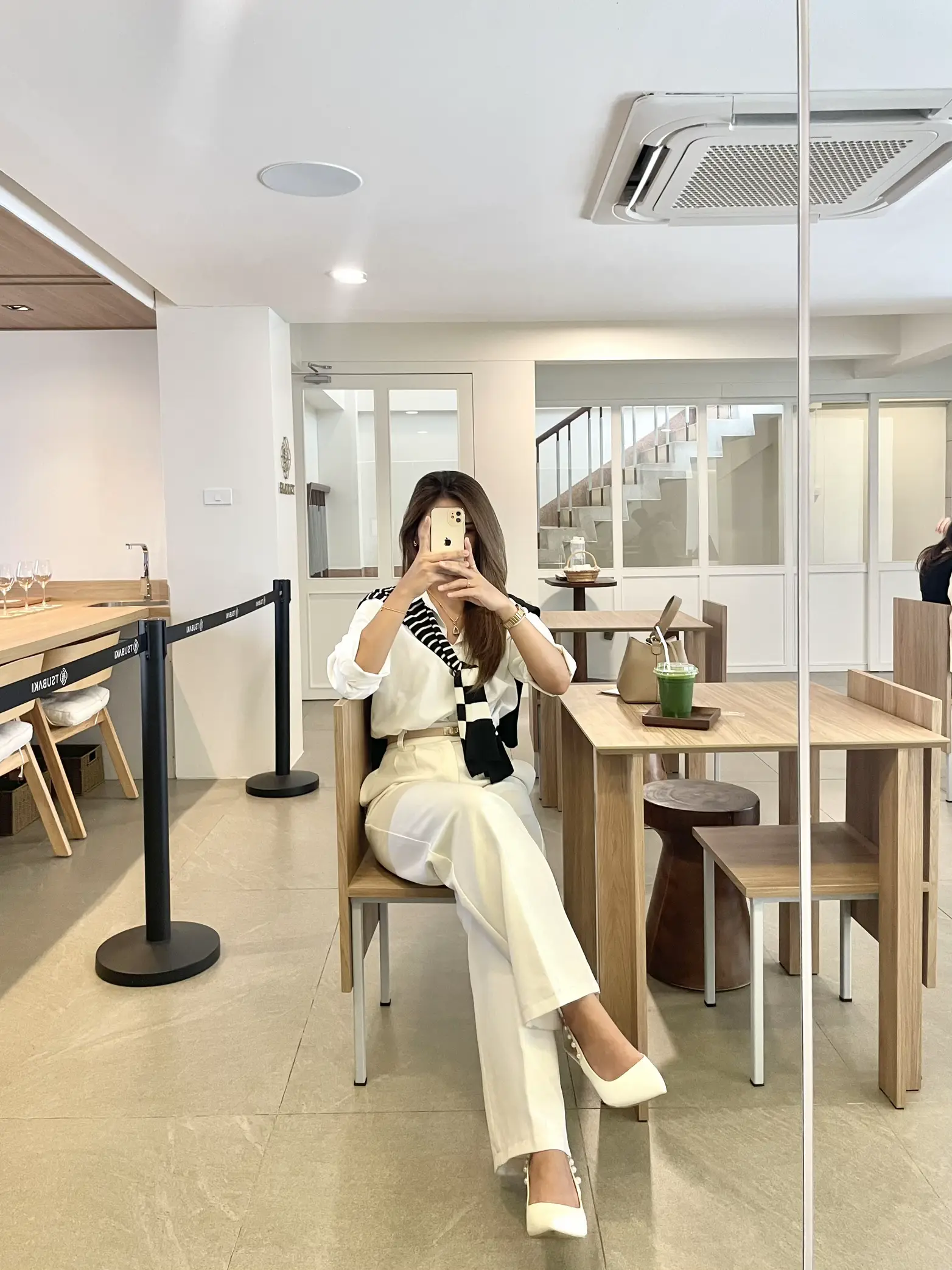 แต่งตัวคุมโทนขาว/ดำ | แกลเลอรีที่โพสต์โดย _.oh.nat._💖 | Lemon8