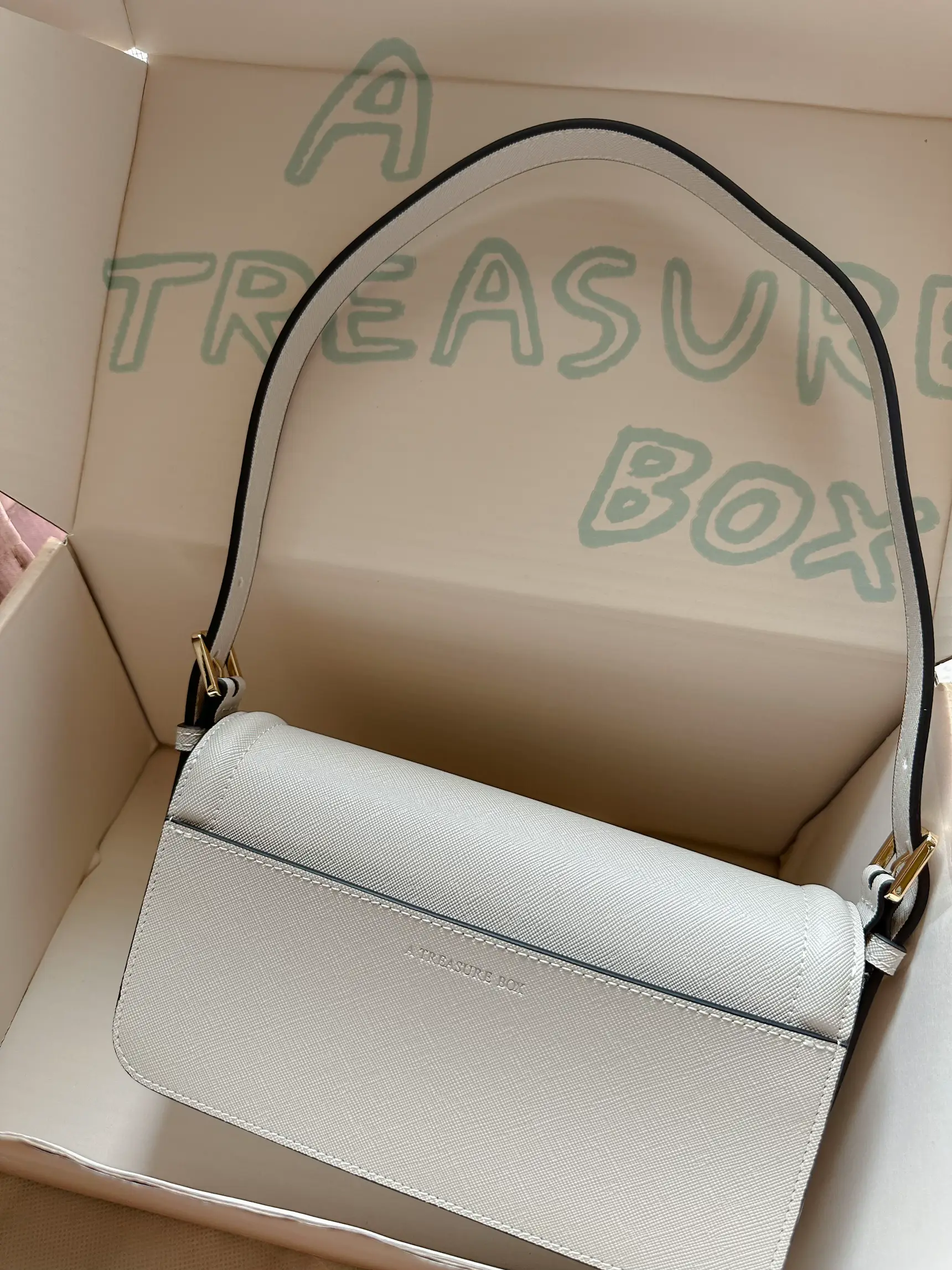 A Treasurebox Emily รุ่นใหม่ต้องมี🤍👜 | แกลเลอรีที่โพสต์โดย asma.ntd | Lemon8
