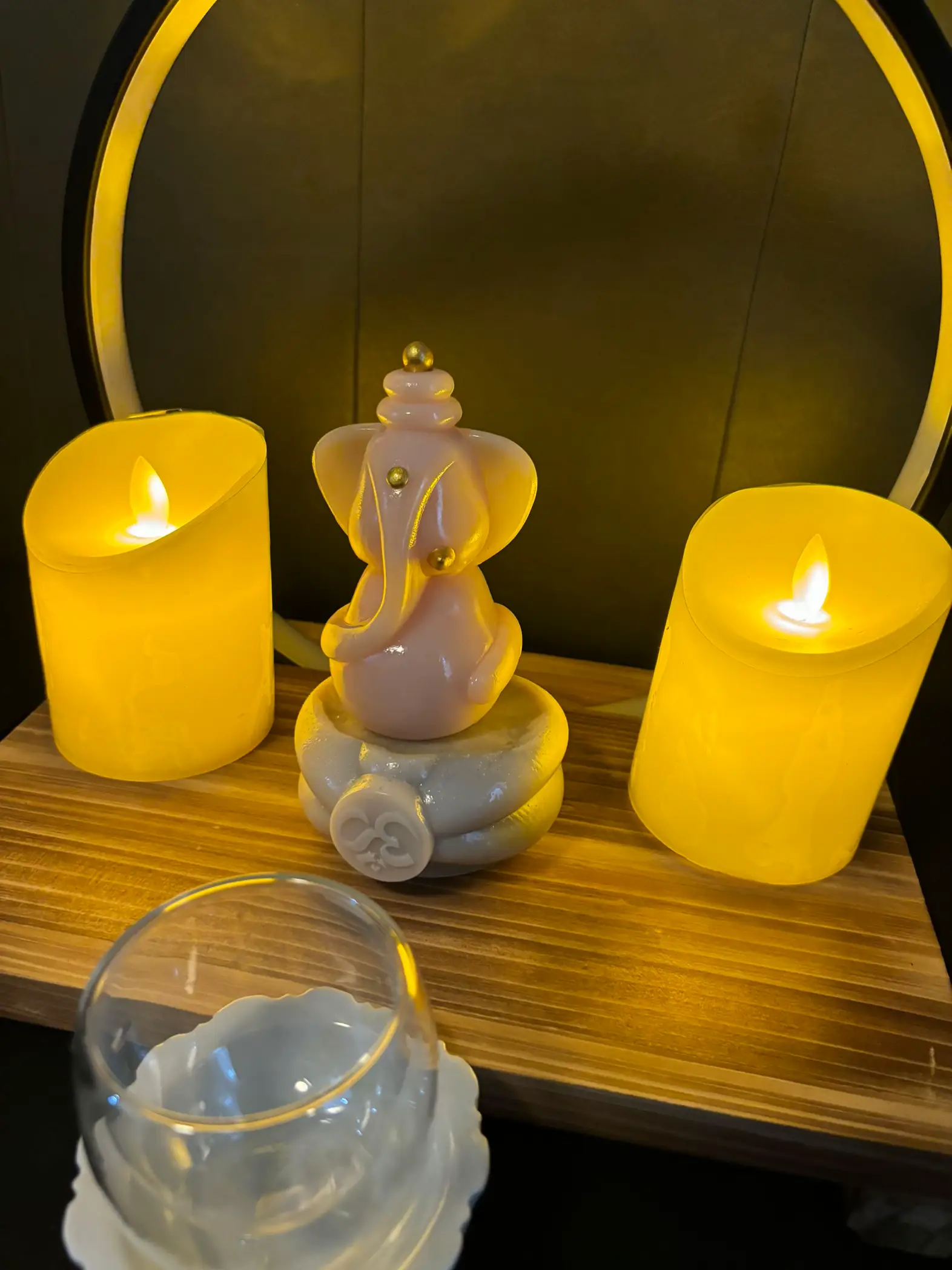 มือใหม่หัดมู - แจกพิกัดหิ้งพระพิฆเนศสไตล์มินิมอล 🙏 | แกลเลอรีที่โพสต์โดย Nutthee.s | Lemon8