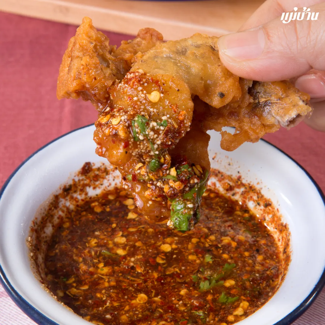 ไส้ทอดใบมะกรูด กรอบอร่อย หอมกลิ่นสมุนไพร 🥗🥣🌿 | แกลเลอรีที่โพสต์โดย Maeban-แม่บ้าน | Lemon8