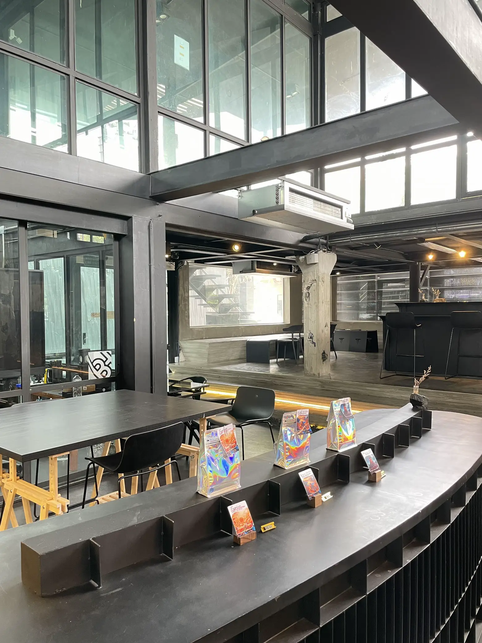 คาเฟ่โกดังกาแฟ ☕️ @ลาดพร้าววังหิน | แกลเลอรีที่โพสต์โดย Jenniedae | Lemon8