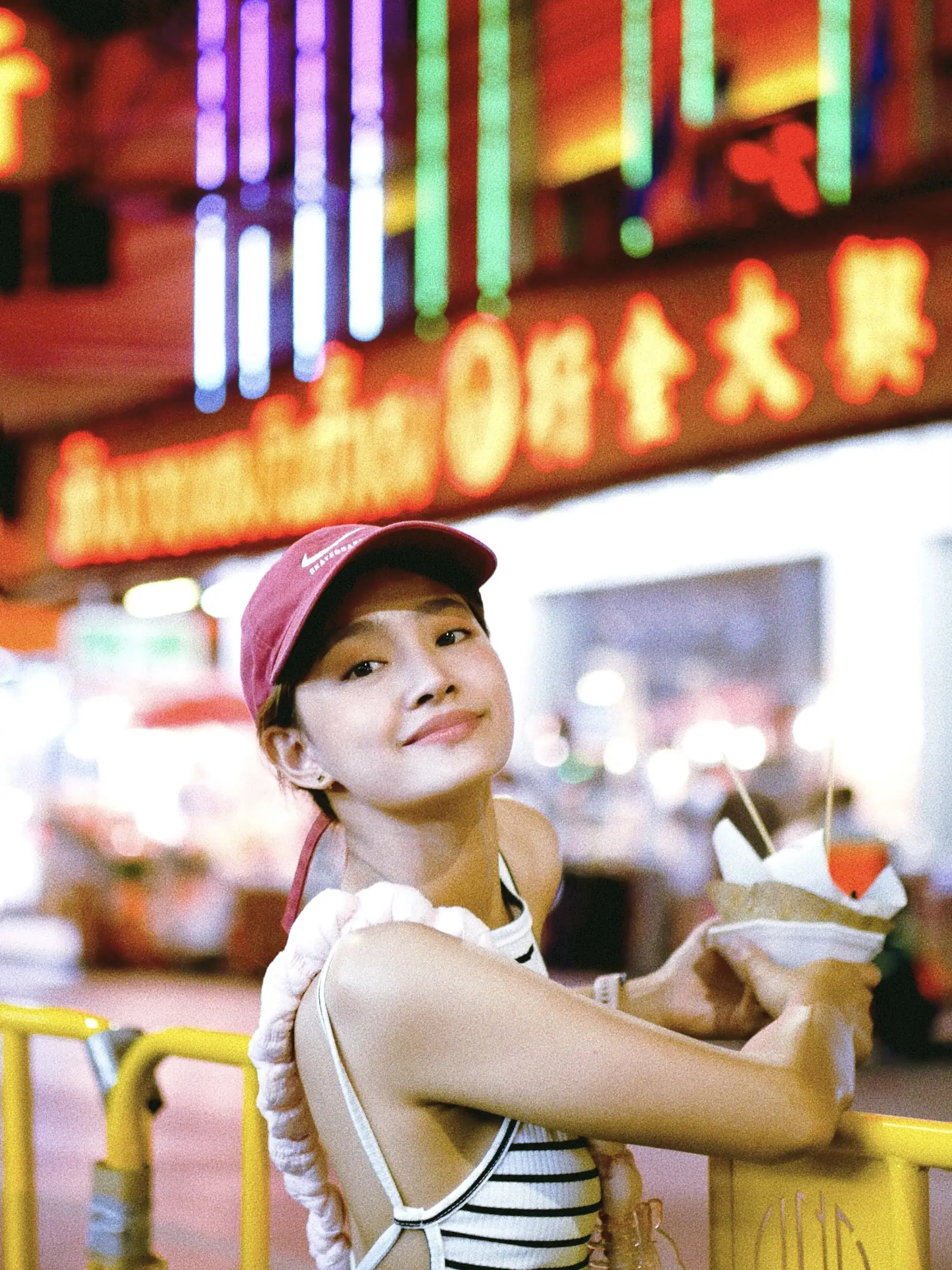 🏮 แจกไอเดียวถ่ายรูปที่ “เยาวราช” ตอนกลางคืน แบบปังปุริเย่〰️ | แกลเลอรีที่โพสต์โดย Chonchanok ...