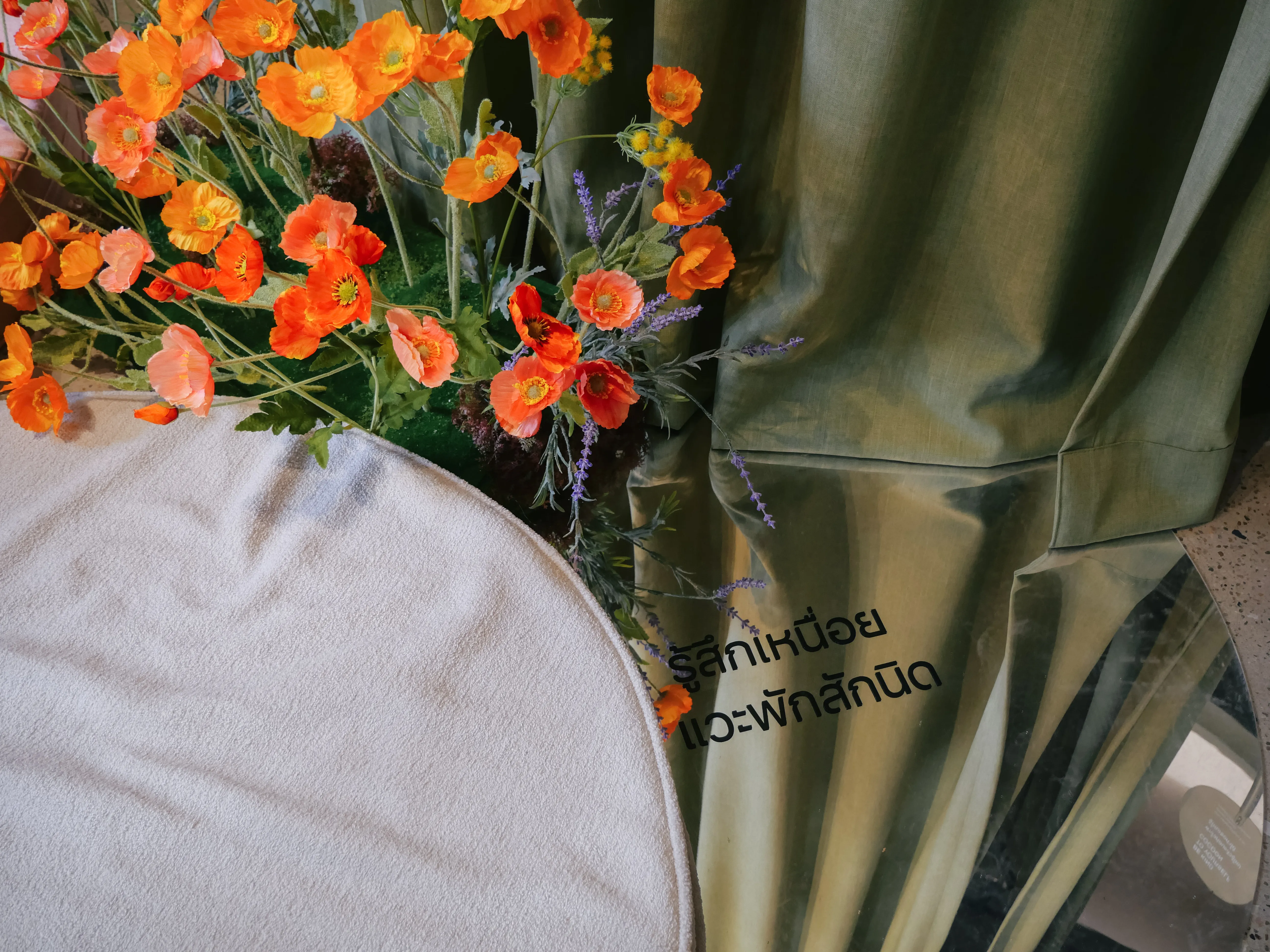 พาทัวร์งานไฮไลท์ BKKDW2024 ย่านเจริญกรุง-ทรงวาด | แกลเลอรีที่โพสต์โดย Insomnia Scene | Lemon8