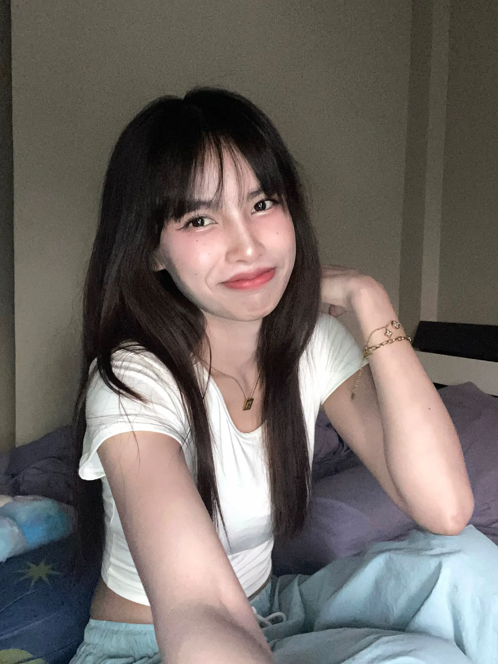 โพสต์ท่านั่งเก๋ๆลงไอจี | แกลเลอรีที่โพสต์โดย ฮันนี่เลิฟรีวิว | Lemon8