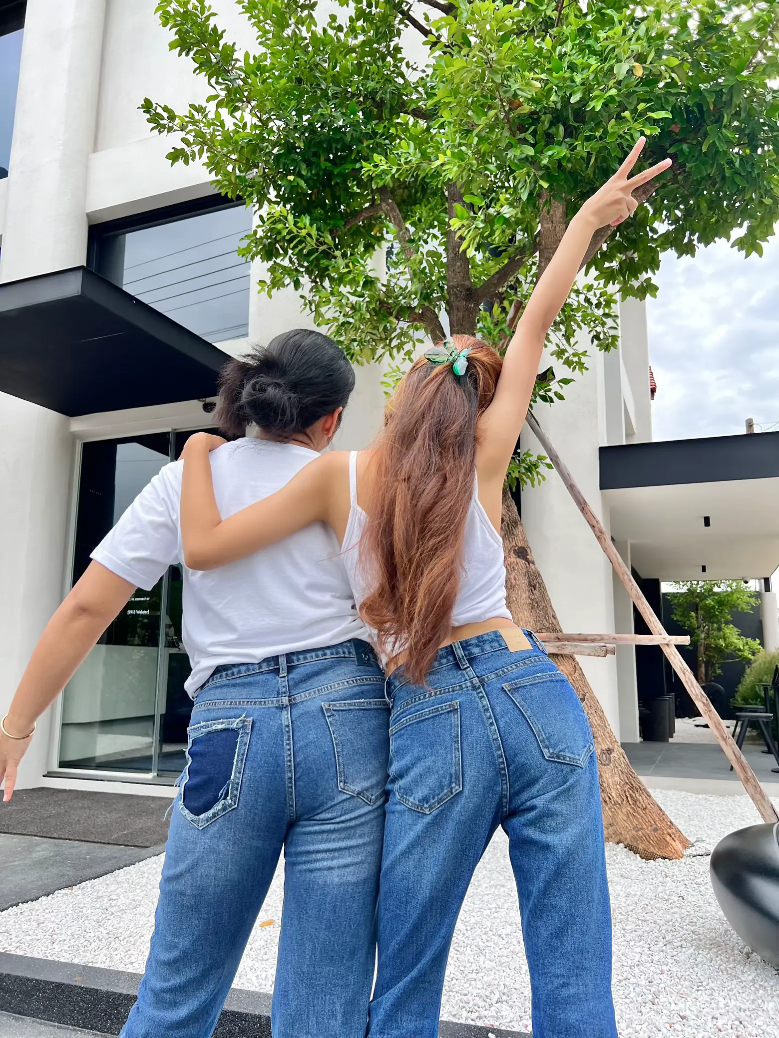 ท่าโพสต์ถ่ายรูปกับแม่💖 | แกลเลอรีที่โพสต์โดย palm._. | Lemon8