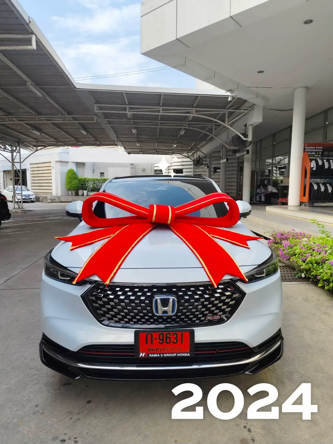 REVIEW Honda HRV e:HEV รุ่น RS🚘 ขาวซันไลท์ | แกลเลอรีที่โพสต์โดย ...