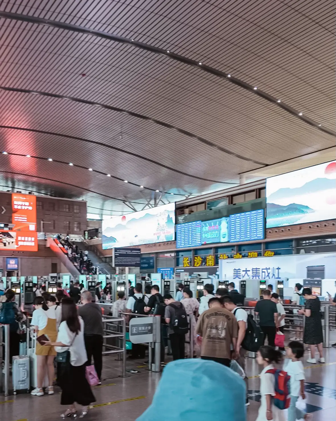 🚄 นั่งรถไฟความเร็วสูงจากฉางซาไปอู่ฮั่น | แกลเลอรีที่โพสต์โดย Tutustory | Lemon8