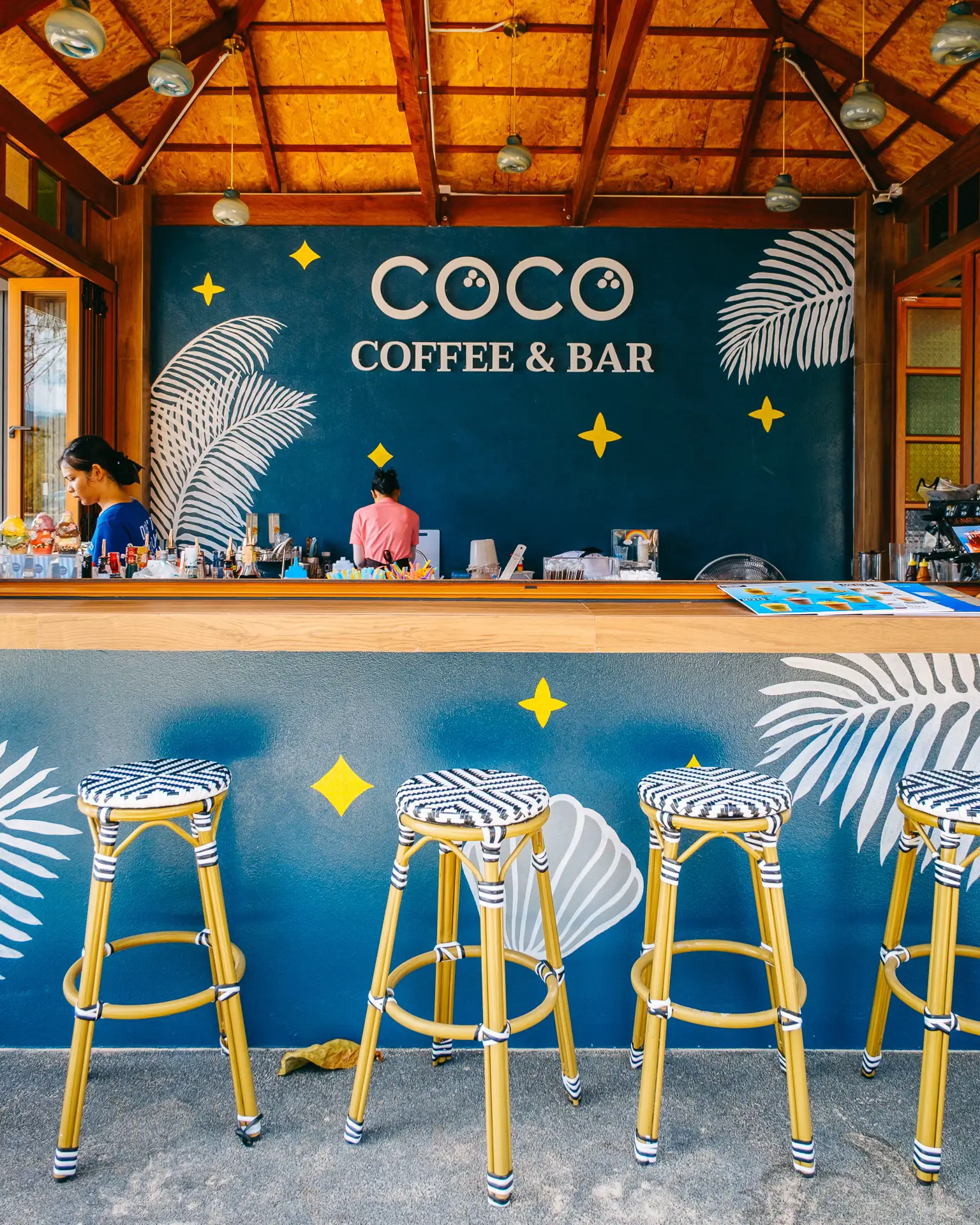 Coco Coffee & Bar คาเฟ่ออนเดอะบีช เกาะช้าง 🍹🏄👙 | แกลเลอรีที่โพสต์โดย Rattomarty | Lemon8