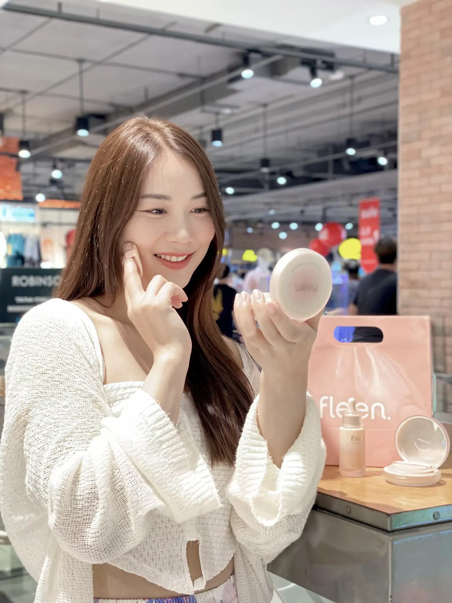 ใครอยากมีลุคผิวฉ่ำเหมือน ดื่มน้ำวันละ 8 แก้ว 💧 | แกลเลอรีที่โพสต์โดย Ann Kantima | Lemon8