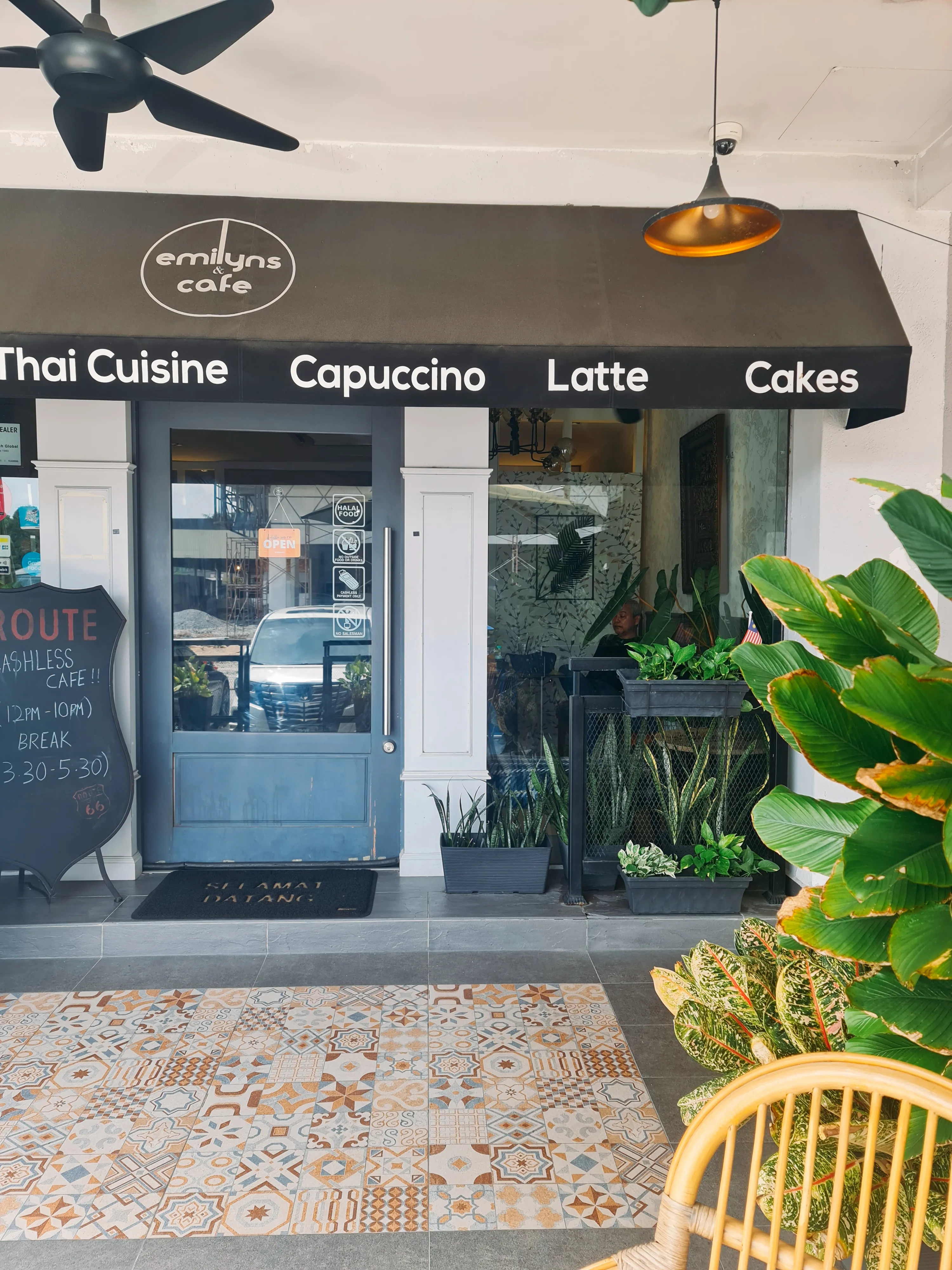 Emilyns & Cafe vintage cafe in Shah Alam 🧚 | Galeri disiarkan oleh Misa ...