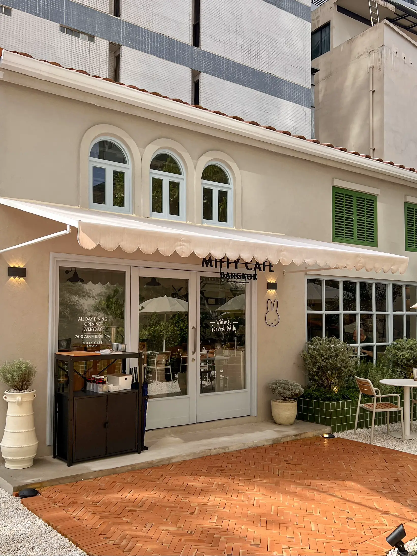 🧈คาเฟ่บรันช์ vibe ต่างประเทศเปิดใหม่ย่านสาทร🥞🍳 | แกลเลอรีที่โพสต์โดย ...