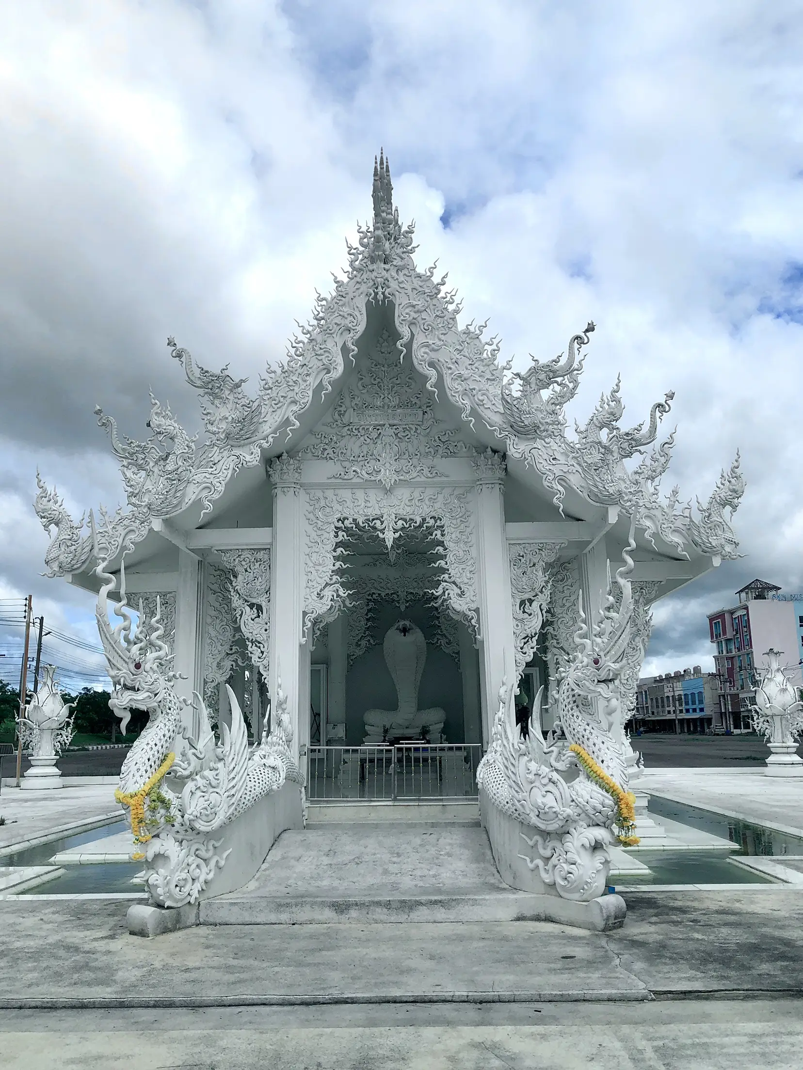 Small White Snake Temple in Dan Nok (by the road) | Galeri disiarkan ...