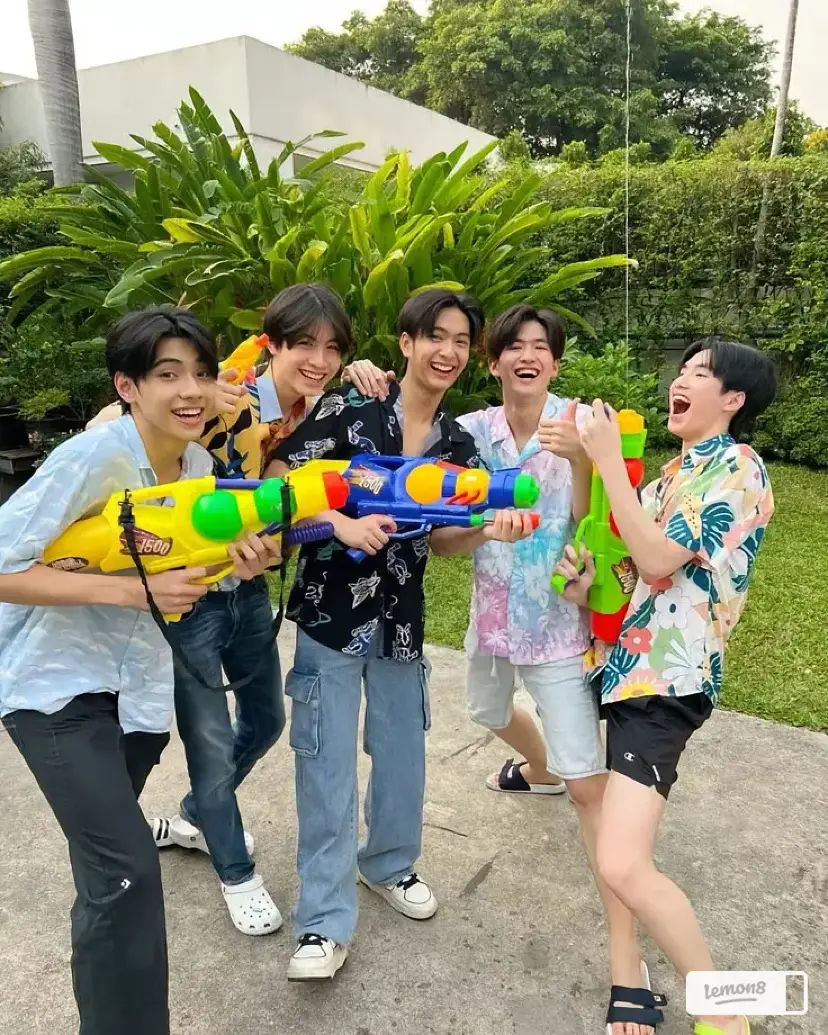 แจกรูปรวมวง Bus | แกลเลอรีที่โพสต์โดย โก๋ยโต๋ยยย | Lemon8