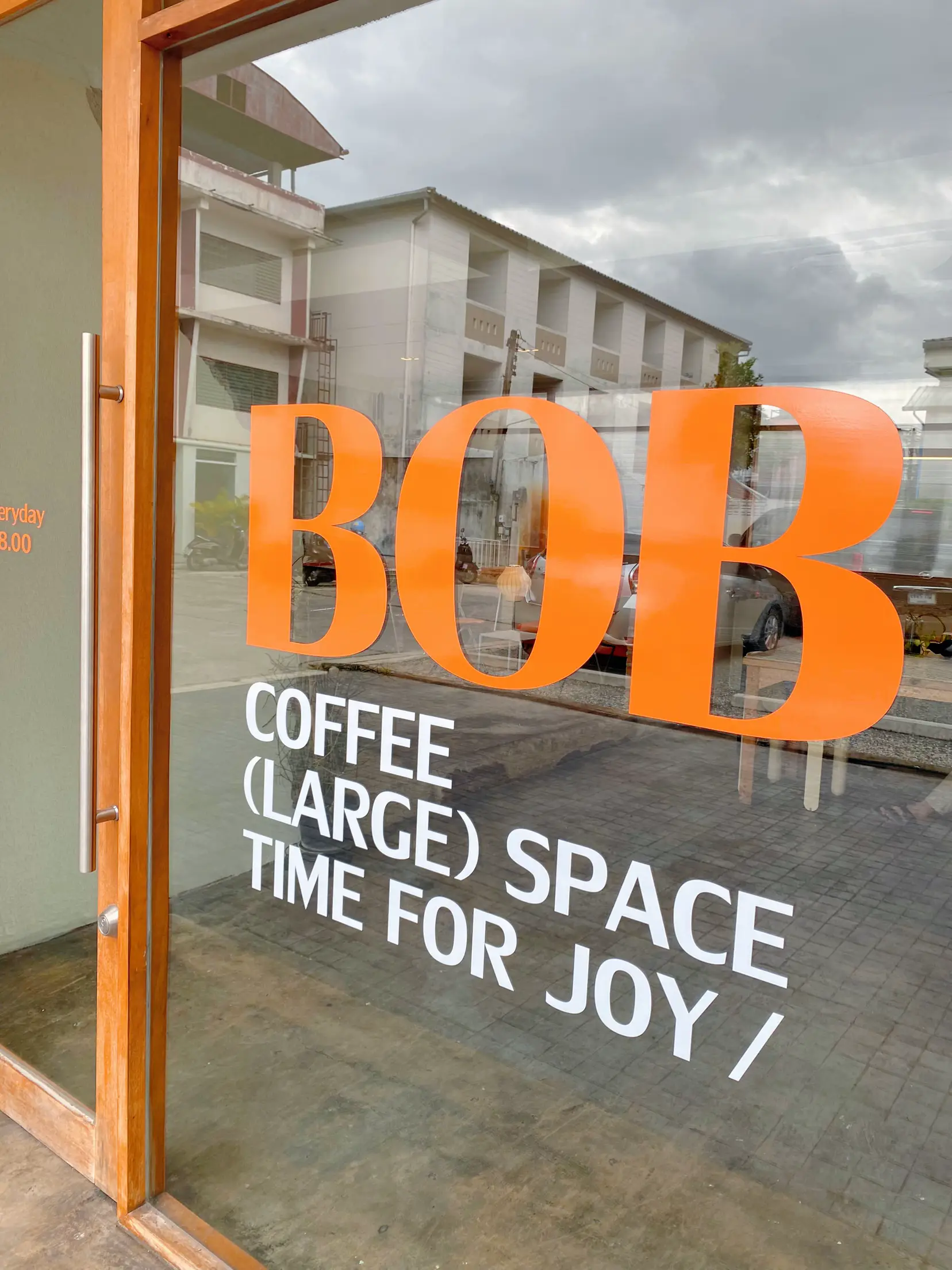 BOB COFFEE (บ็อบ) 🧡 คาเฟ่เท่ ๆ สไตล์ Loft ย่านสันติธรรม ☕️ | แกลเลอรีที่โพสต์โดย ArrayeeJourney🌷 ...