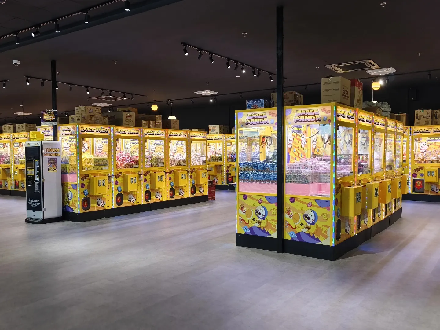 🇲🇾 Malaysia's Biggest Snacks Claw Machine Arcade | Galeri disiarkan ...