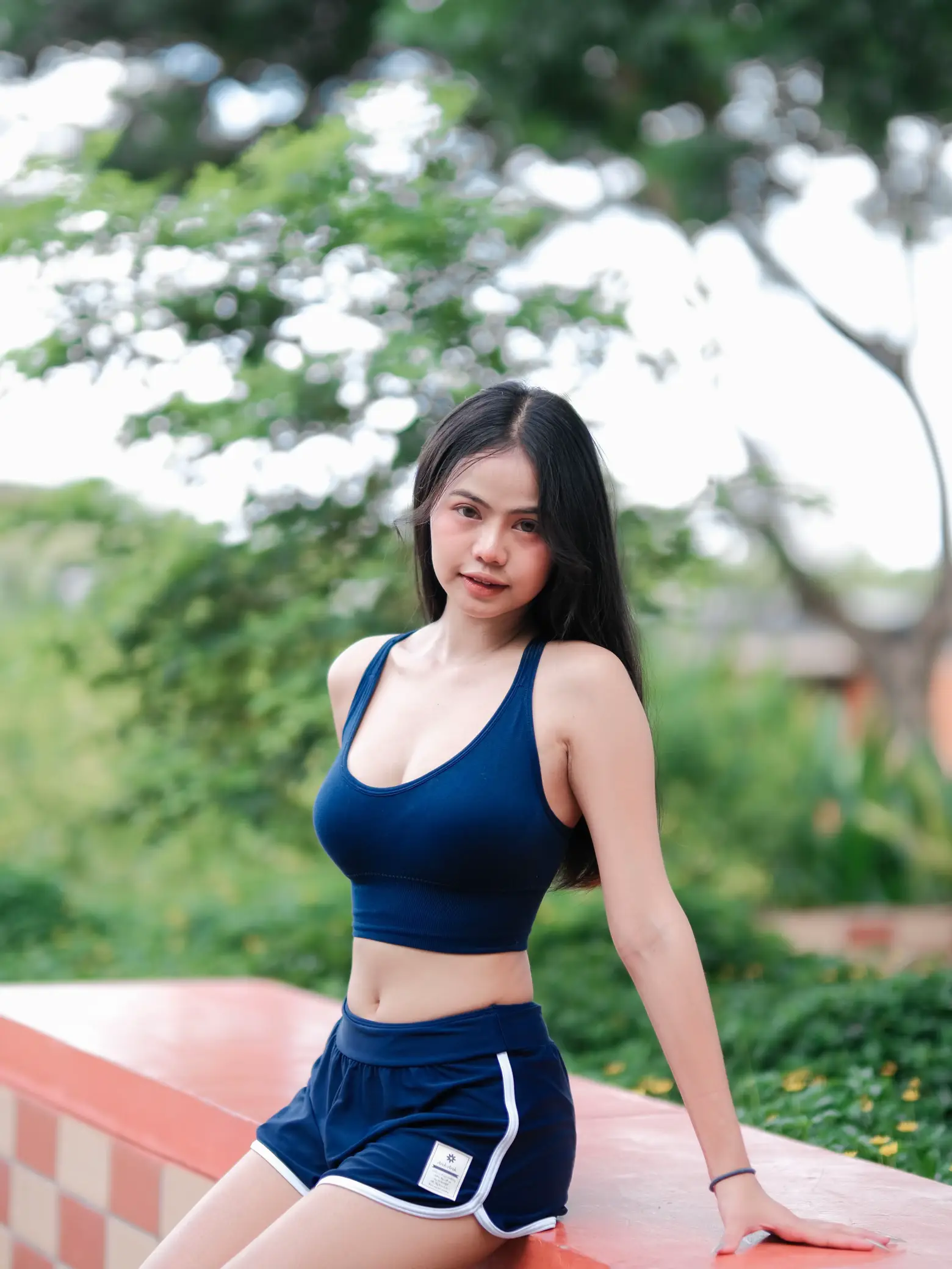 ถ่ายรูปชุดออกกำลังกายที่สวนจุฬา 100 ปี 🌤🌷💗 | แกลเลอรีที่โพสต์โดย Oeng-oei | Lemon8