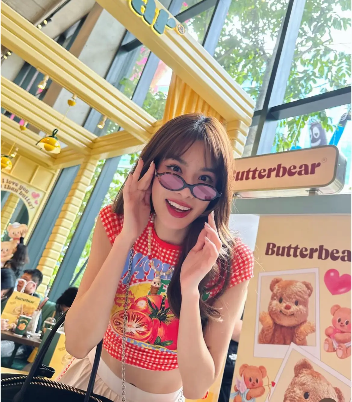 แว่นตากันแดดสีชมพู ต้อง Miu Miu เท่านั้นจริงๆ | แกลเลอรีที่โพสต์โดย Oohh | Lemon8