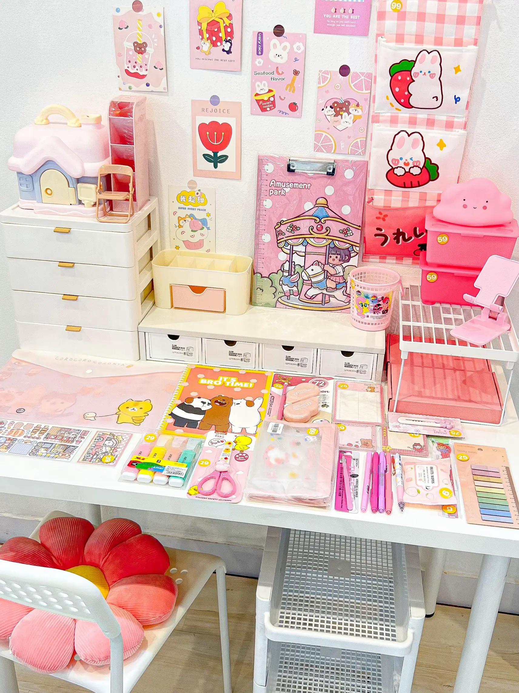 แชร์ไอเดียจัดโต๊ะทำงาน | แกลเลอรีที่โพสต์โดย Pao Pae | Lemon8