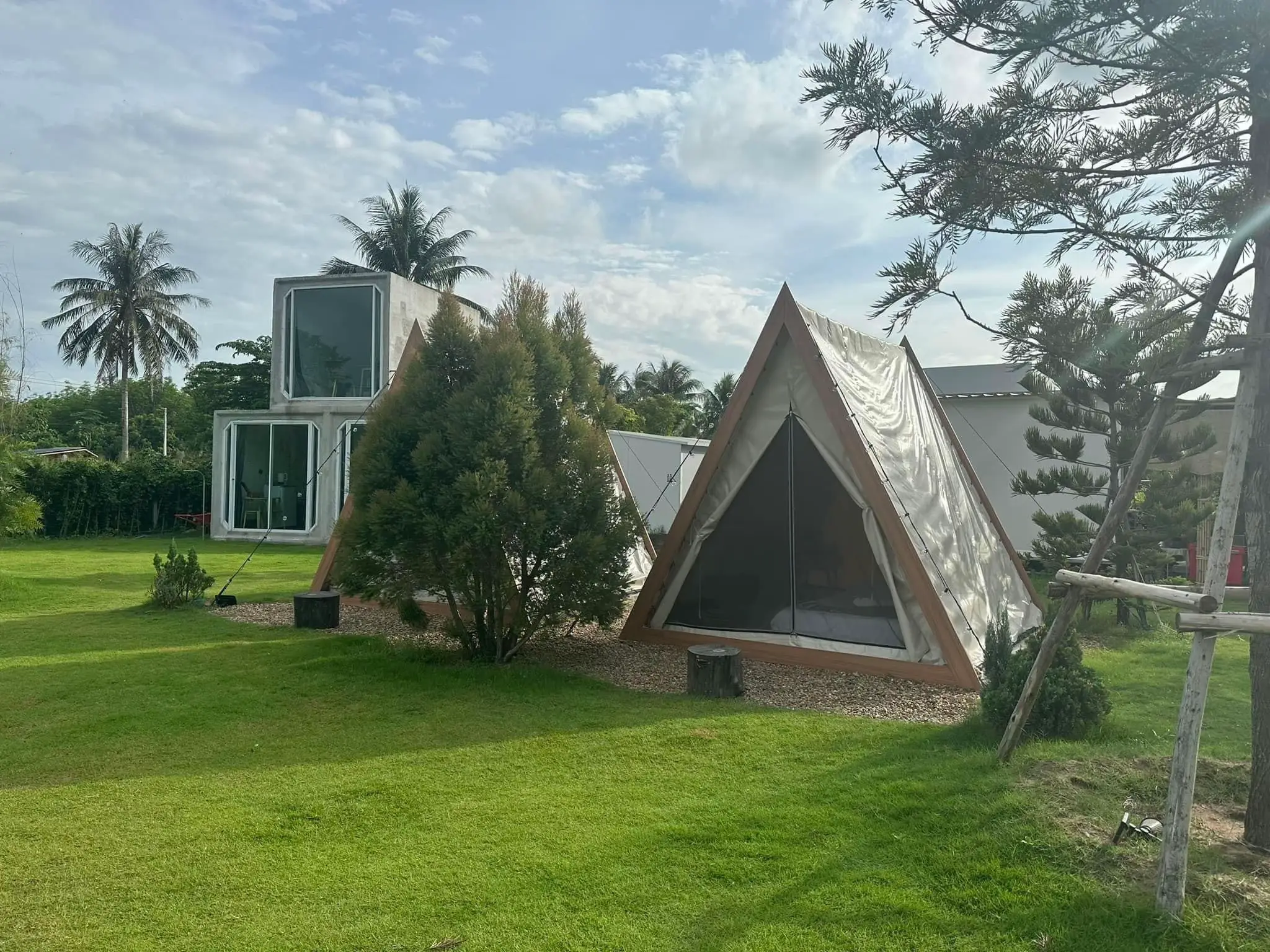 นอนชิวๆ ที่บางพระ ชลบุรีกันค่าา 🏕️ | แกลเลอรีที่โพสต์โดย Kitty Patcharan | Lemon8