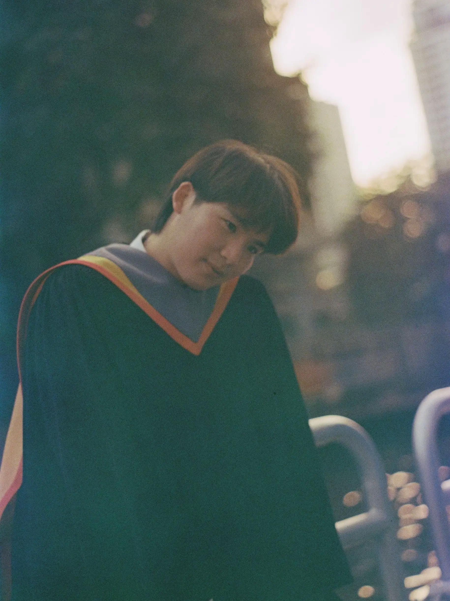 graduation photo shoot with film camera📸 | แกลเลอรีที่โพสต์โดย im | Lemon8