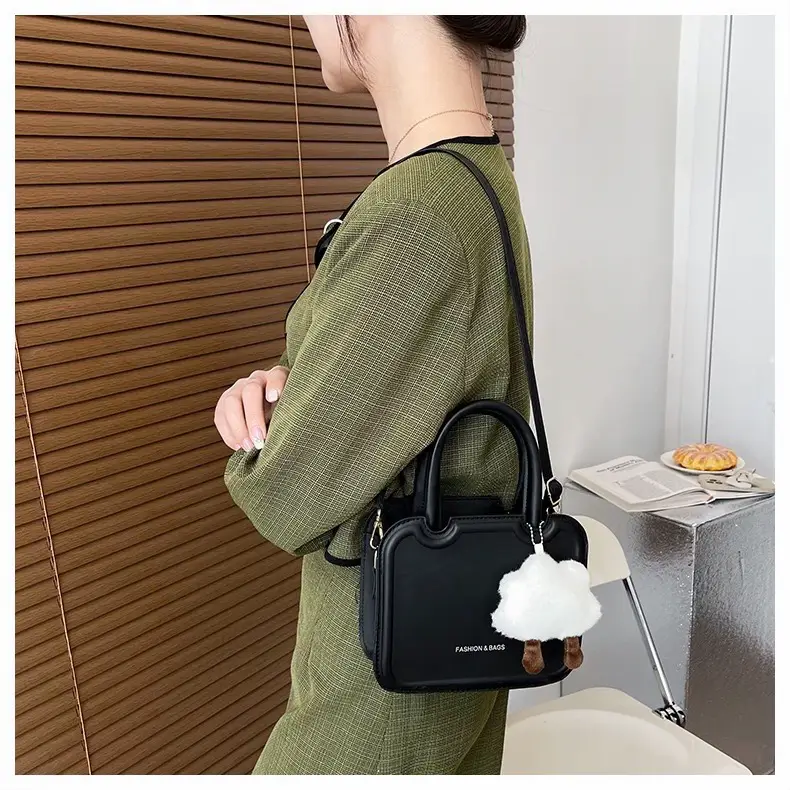 2B กระเป๋าสะพายข้าง | แกลเลอรีที่โพสต์โดย HMM | Lemon8