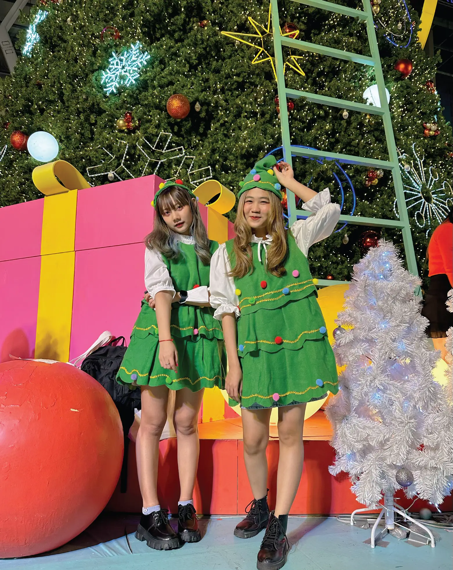 Ref. ถ่ายรูปวัน christmas 🎄 | แกลเลอรีที่โพสต์โดย NamWan.def | Lemon8