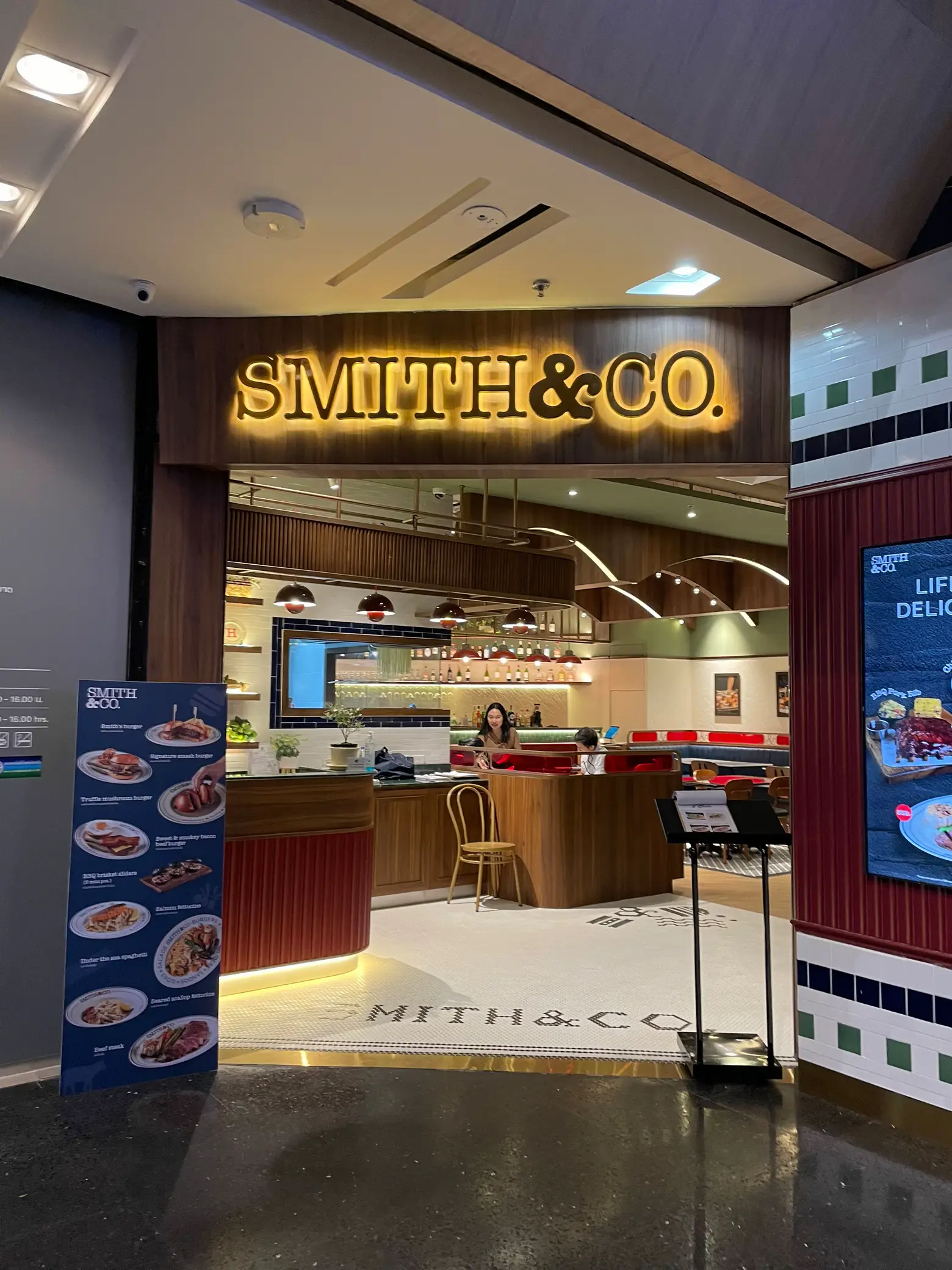 SMITH&CO. เบอร์เกอร์เนื้อราคาดี ใจกลางเมือง🍔🍝 | แกลเลอรีที่โพสต์โดย Shiffon🫧 | Lemon8