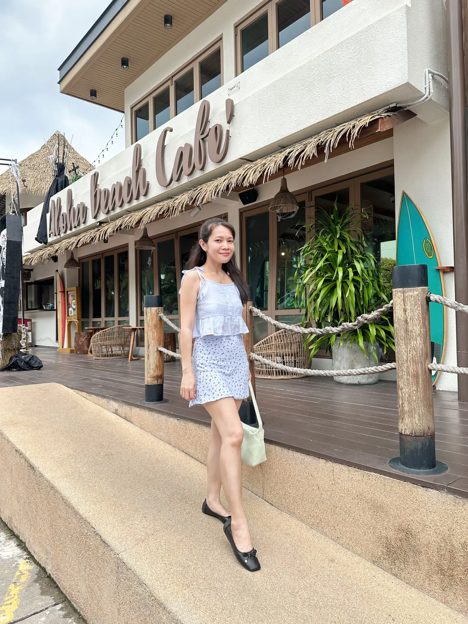บาหลีมาไว้ที่ยางแสน กับร้าน Aloha Beach Cafe | แกลเลอรีที่โพสต์โดย Mom Title | Lemon8