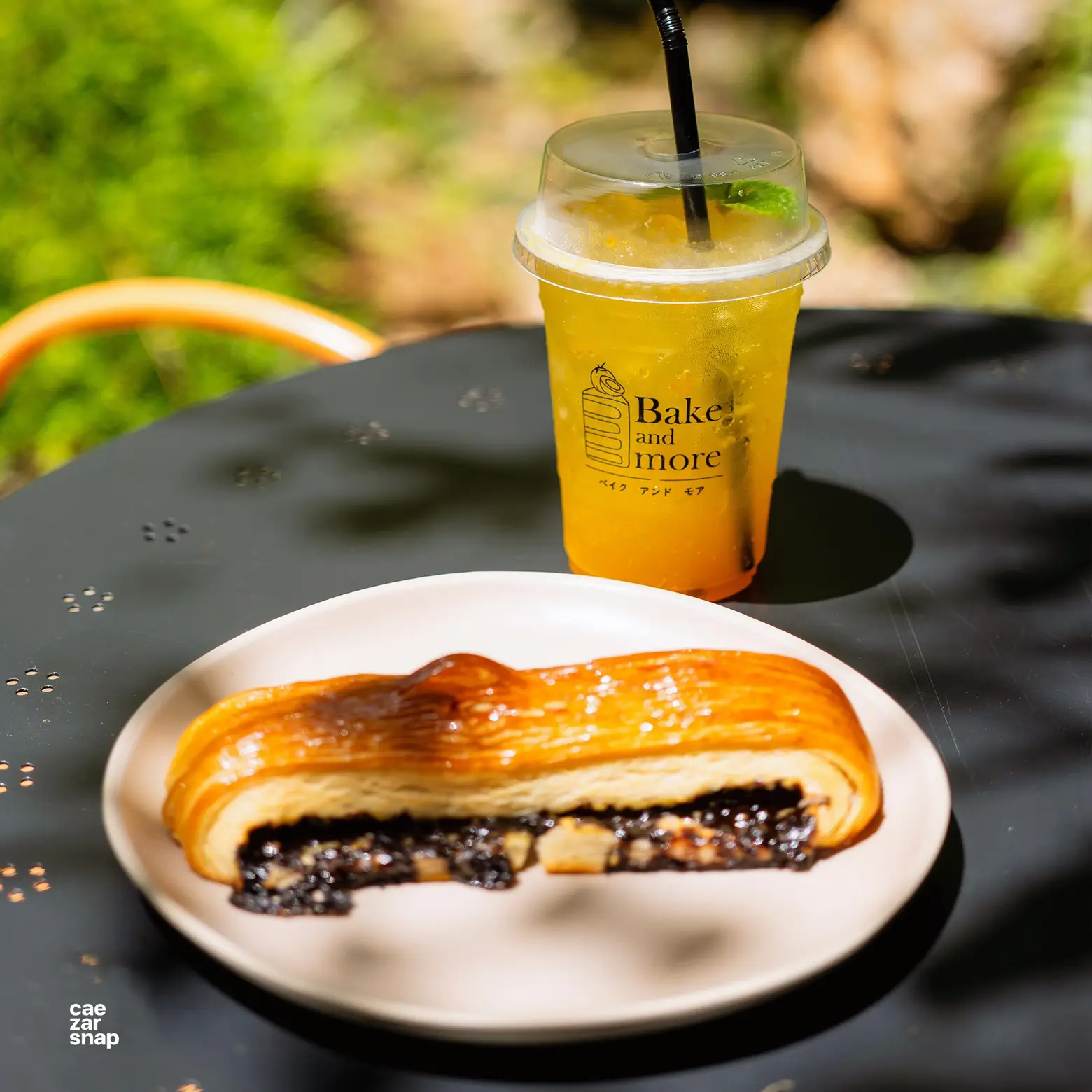 Bake and More คาเฟ่ในสวนสีเขียวร่มรื่น มุมถ่ายรูปเยอะ | แกลเลอรีที่โพสต์โดย Caezarsnap | Lemon8