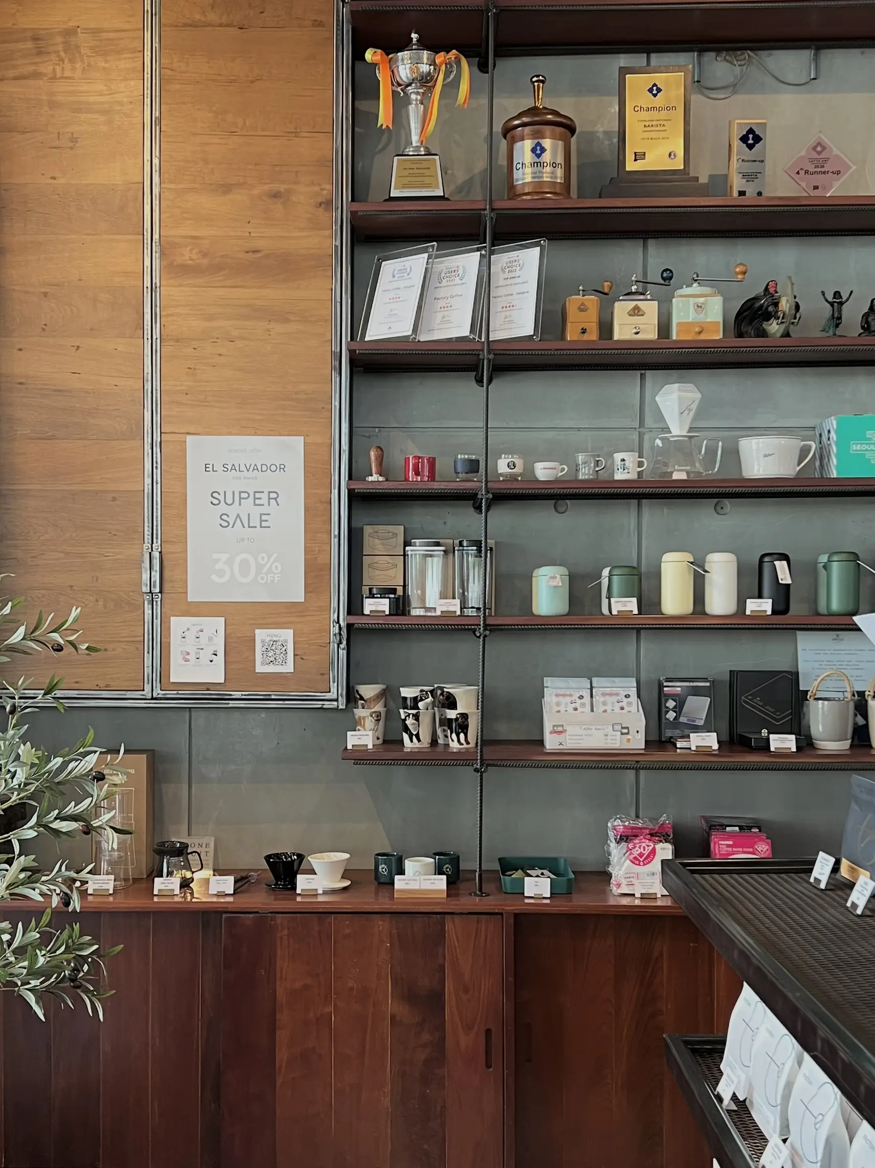 คาเฟ่ดีๆ ที่อยู่ติด BTS พญาไท 🚝 | Factory Bkk ☕️🥐 | แกลเลอรีที่โพสต์โดย ...