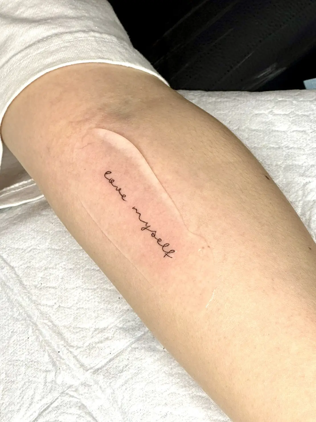 Handpoke ก็สัก font ได้นะ | แกลเลอรีที่โพสต์โดย Hand.bb.tatyou | Lemon8