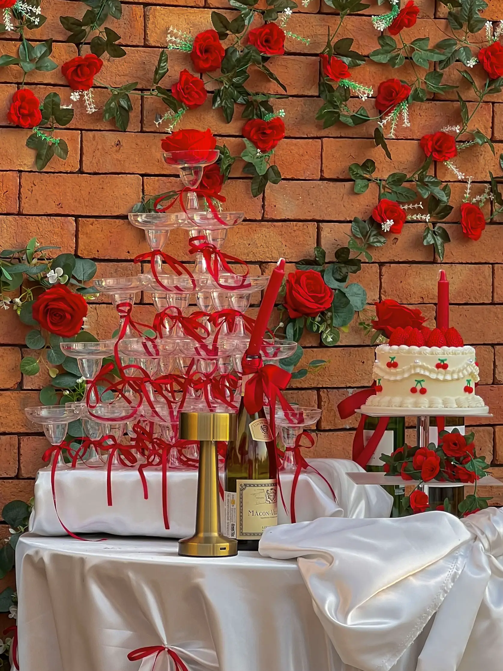 คาเฟ่มู้ดโรแมนติกธีมวาเลนไทน์ย่านกรุงเทพกรีฑา🌹 | แกลเลอรีที่โพสต์โดย Jabchaith | Lemon8