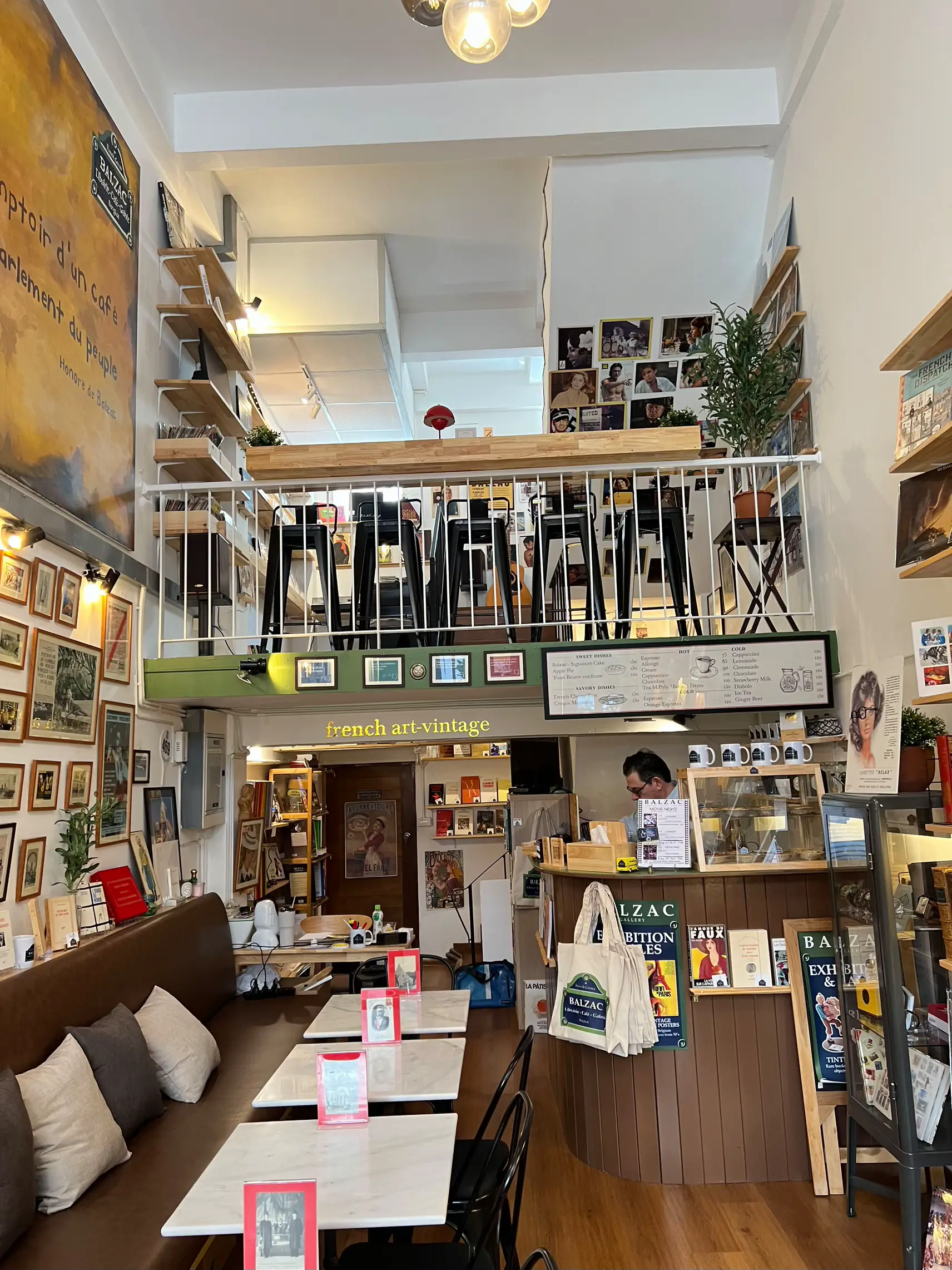 Balzac คาเฟ่และแกลเลอรี่สุดวินเทจ :☕️🖼️) | ย่านเจริญกรุง〜 | แกลเลอรีที่โพสต์โดย Looktan.cy ...